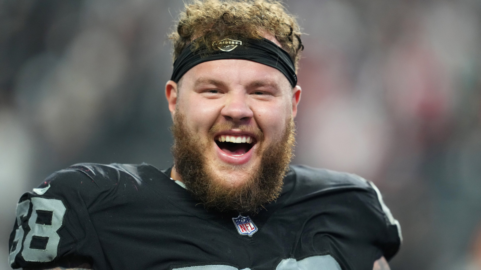 Former Raiders offensive lineman lands with division rival | Yardbarker