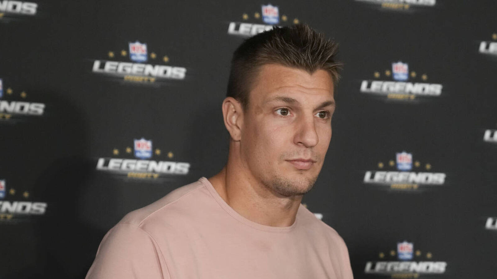 Gronkowski open to Brady reunion but not with Buccaneers | Yardbarker