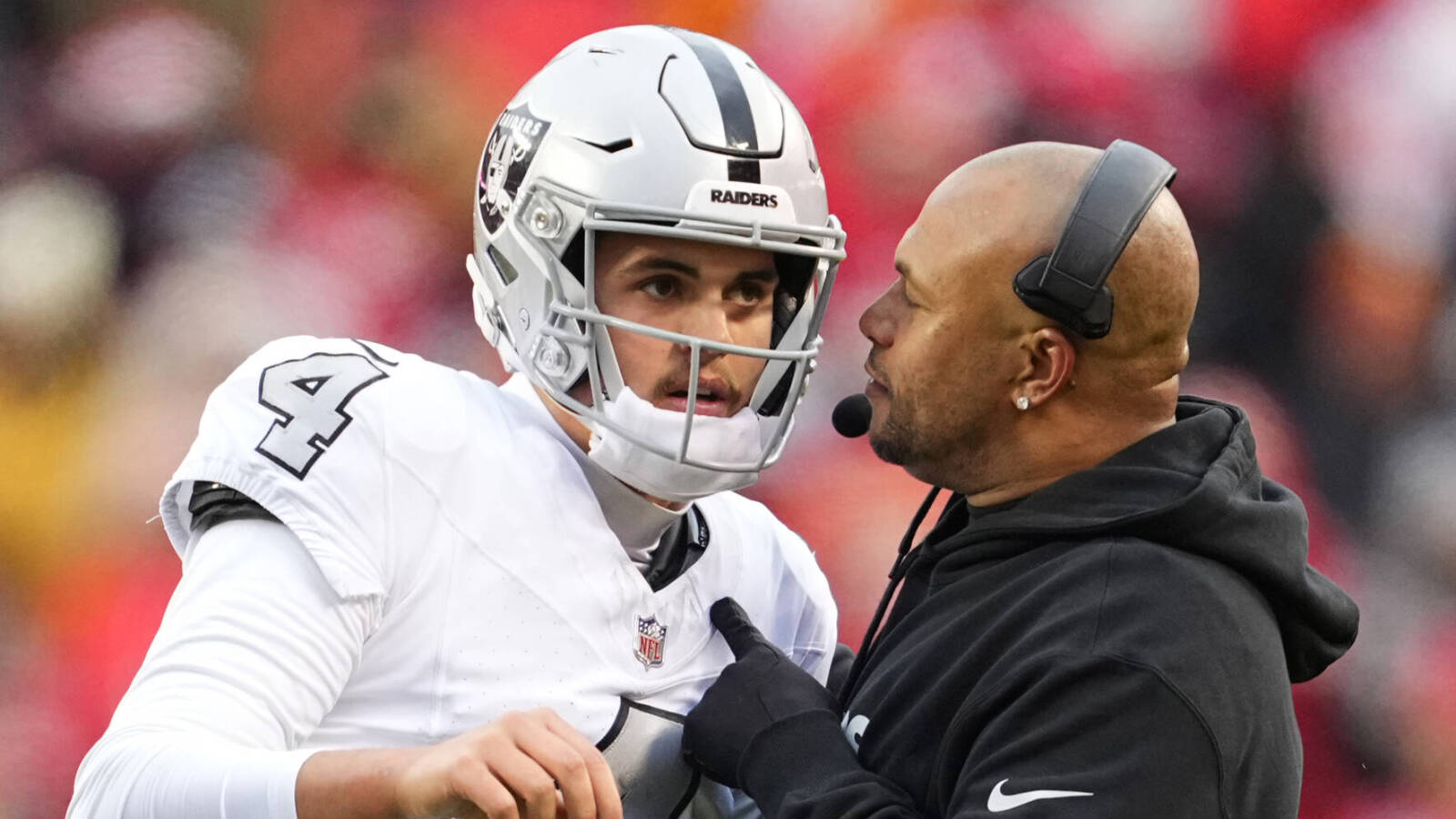 Antonio Pierce is already hyping up one Raiders quarterback | Yardbarker