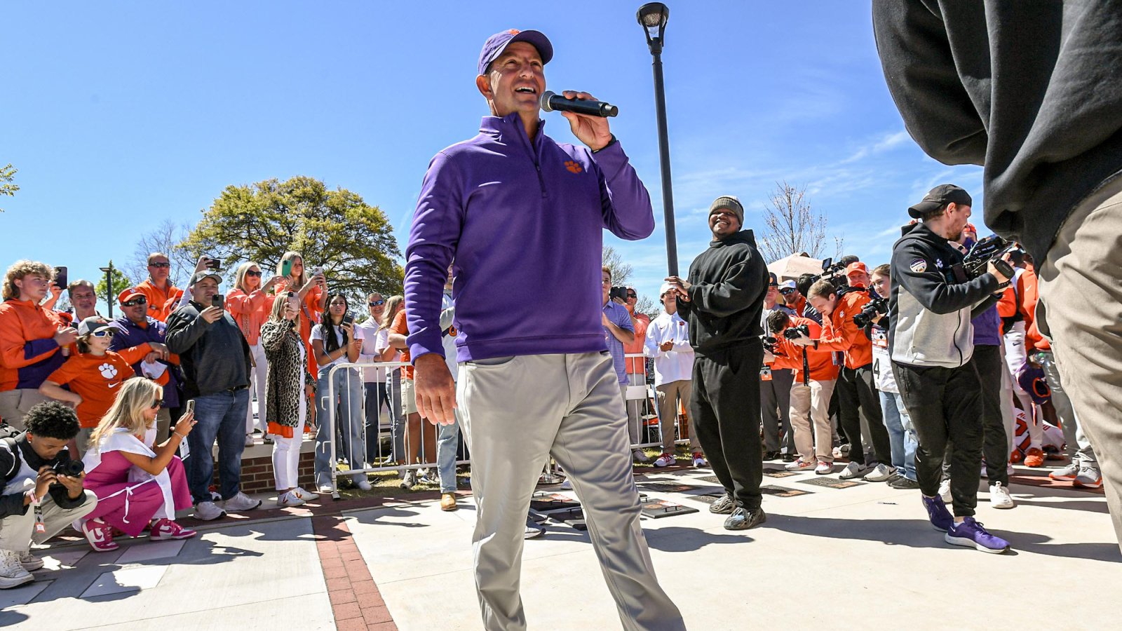 Clemson Football: Will Jeff Scott Return To Coaching Staff in 2024 ...
