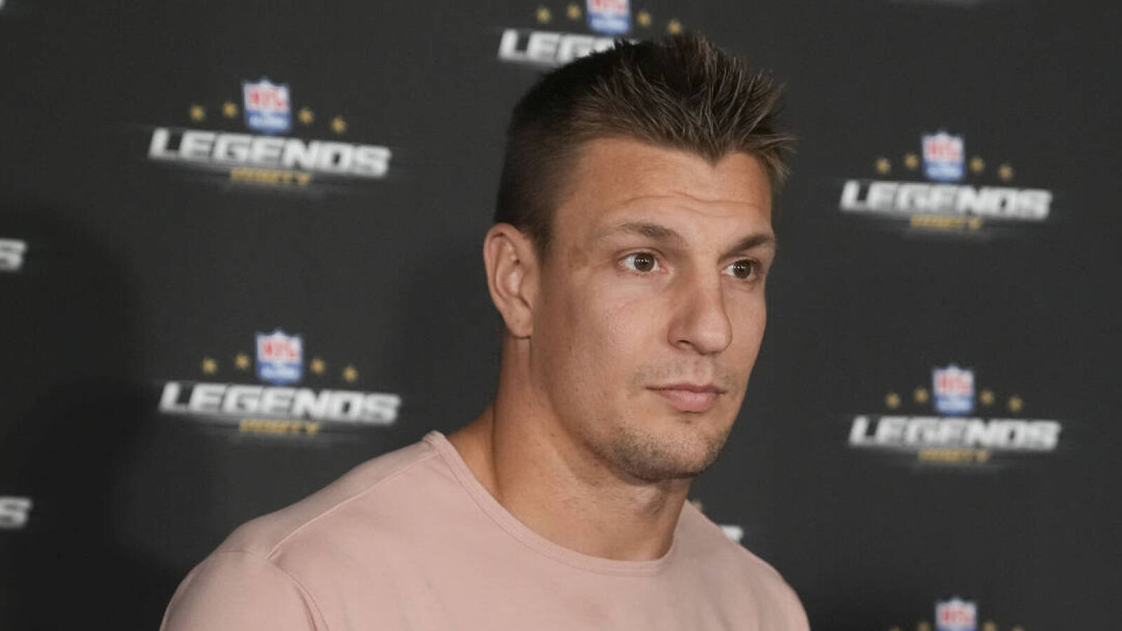 Gronkowski says he's bored as playoffs quickly approach | Yardbarker