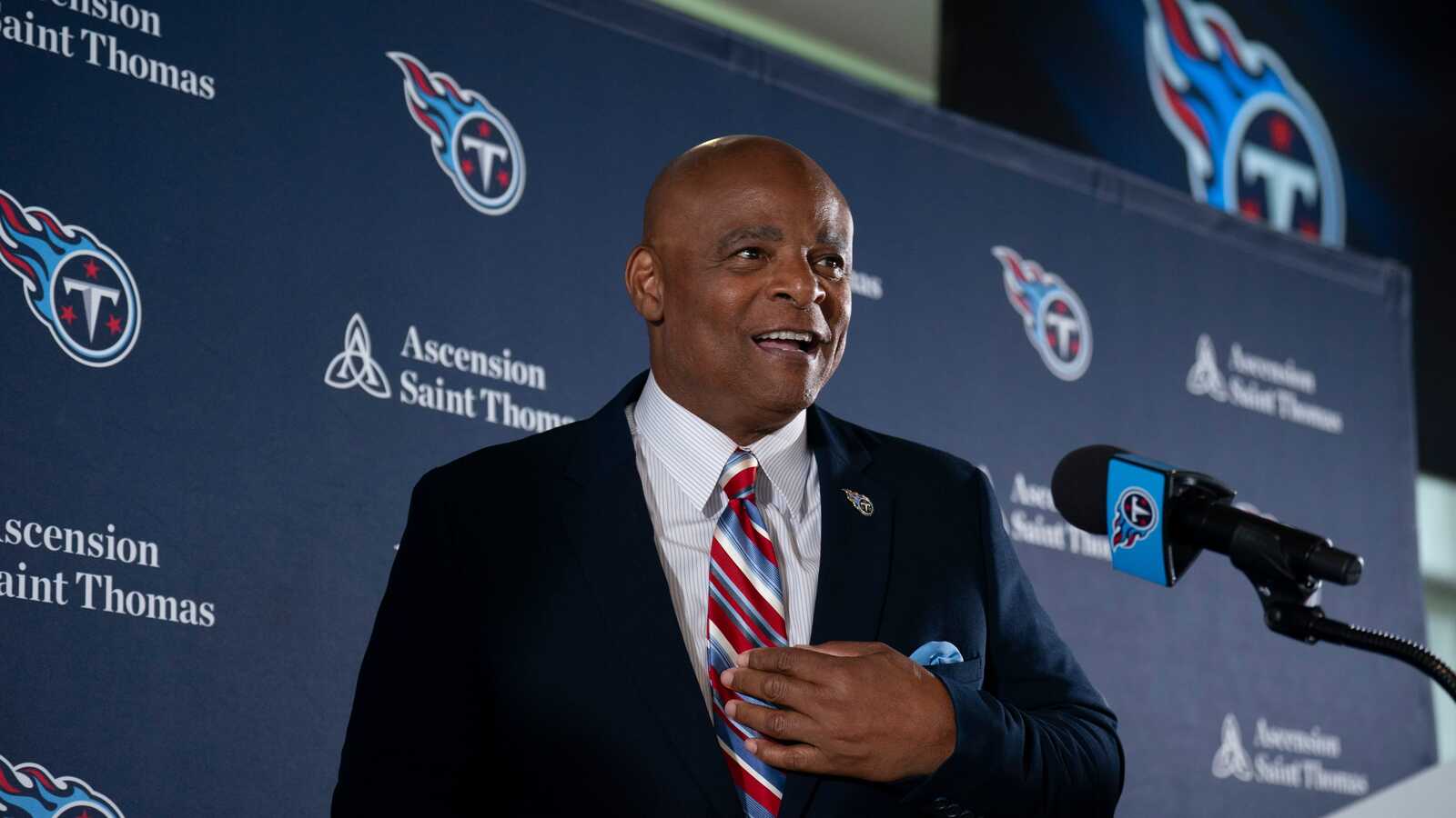 The Moon Shot: Warren Moon on Patrick Mahomes’ NBA Alter Ego and the ...