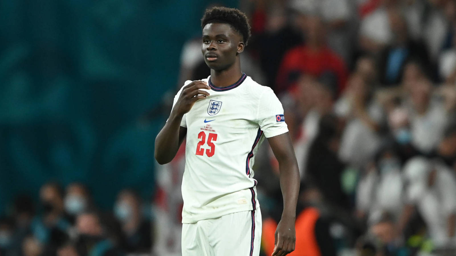 England's Saka asks social media to combat racist abuse | Yardbarker