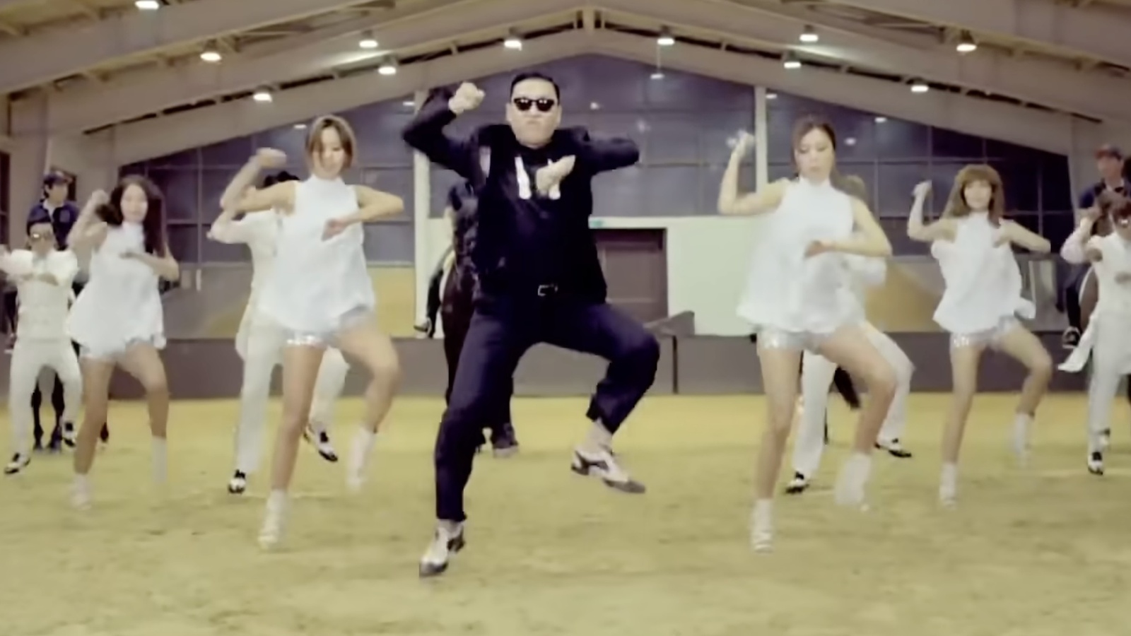 Get a move on: Unforgettable music-video dance trends | Yardbarker