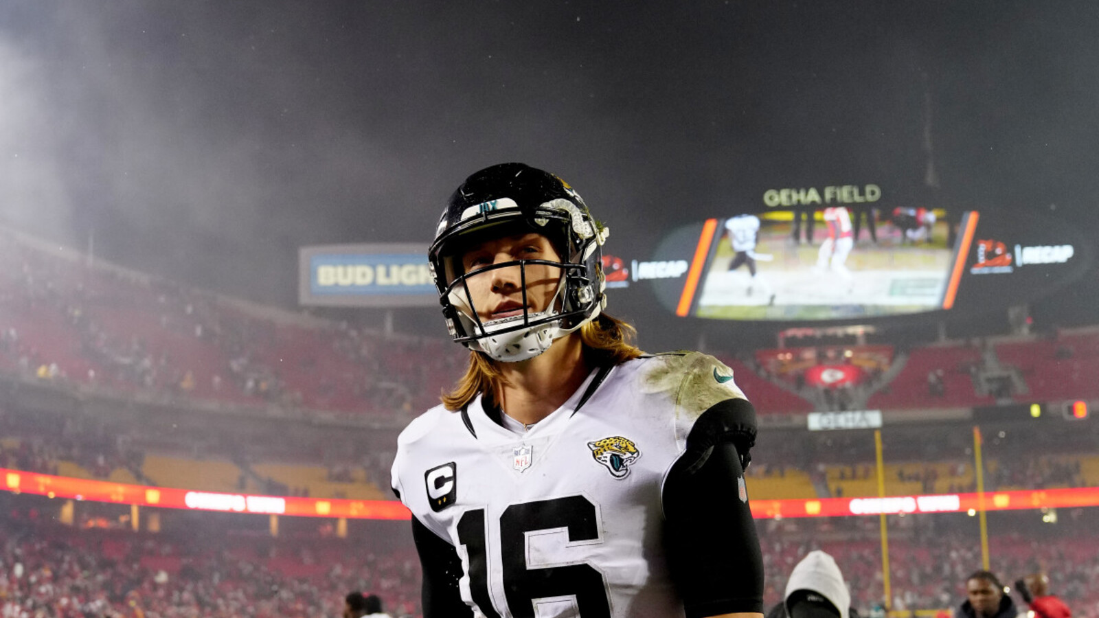 Former NFL Star Floats Blockbuster Trevor Lawrence Trade | Yardbarker