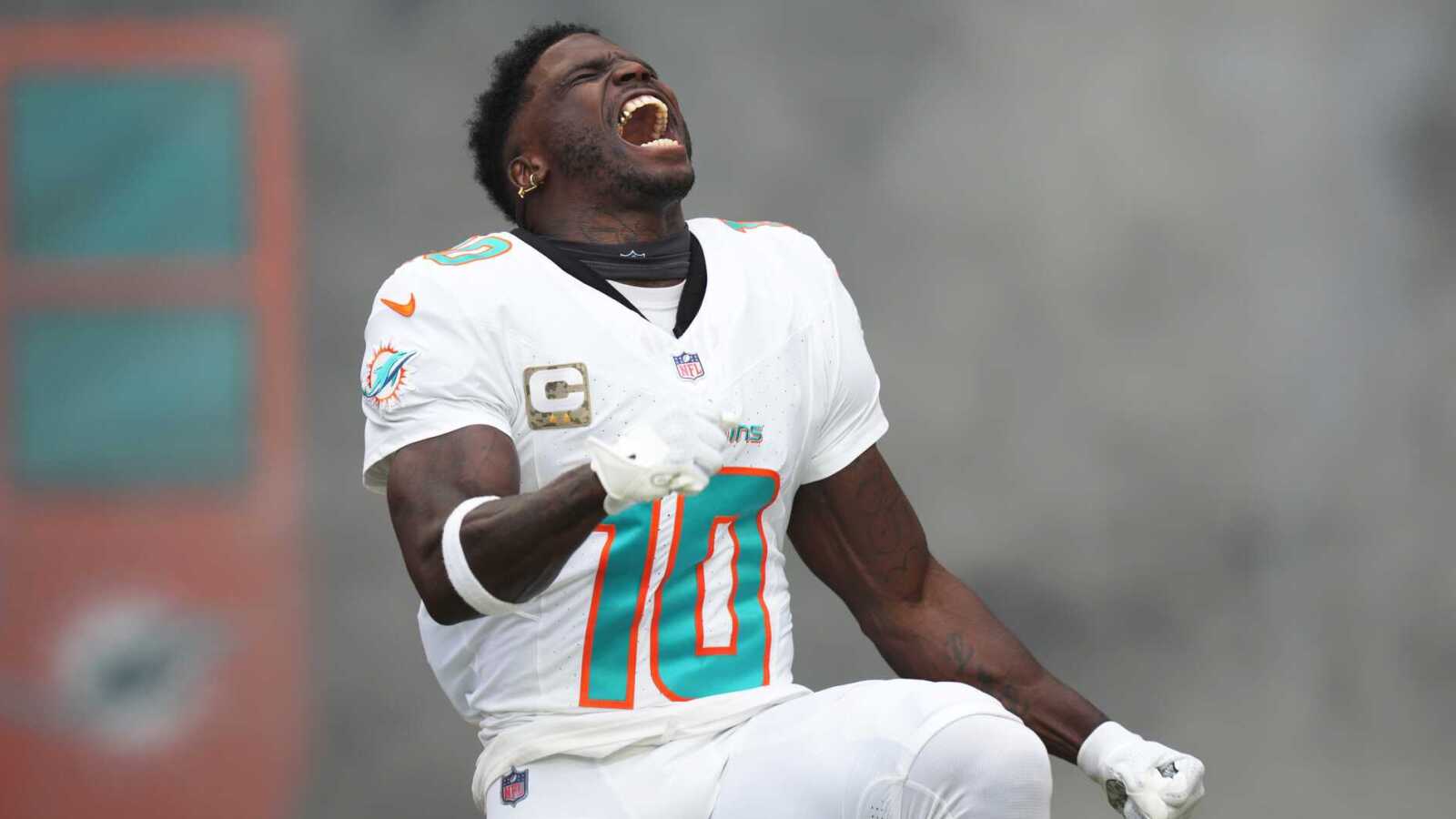 Insider notes curious timing for Tyreek Hill's new contract | Yardbarker