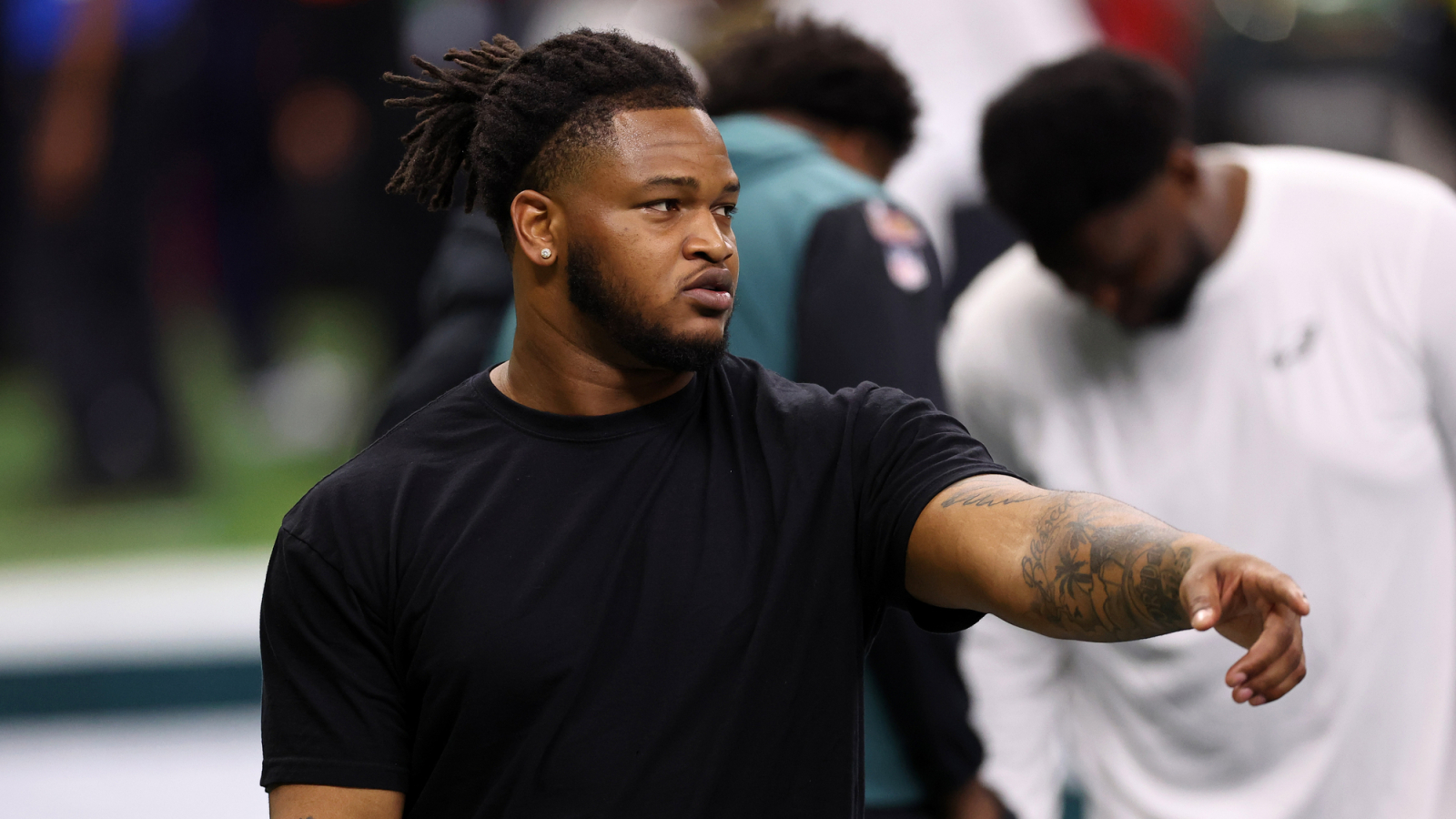 Jalen Carter escapes hefty fine despite hitting Patrick Mahomes in the ...