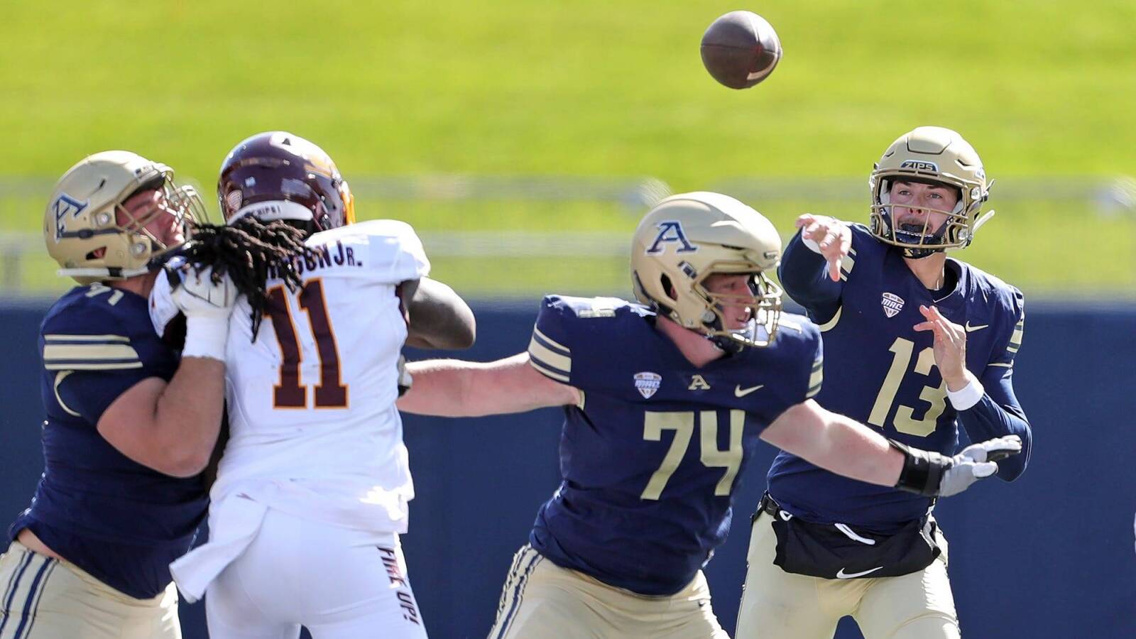 Akron botched play leads to game-winning Central Michigan TD | Yardbarker