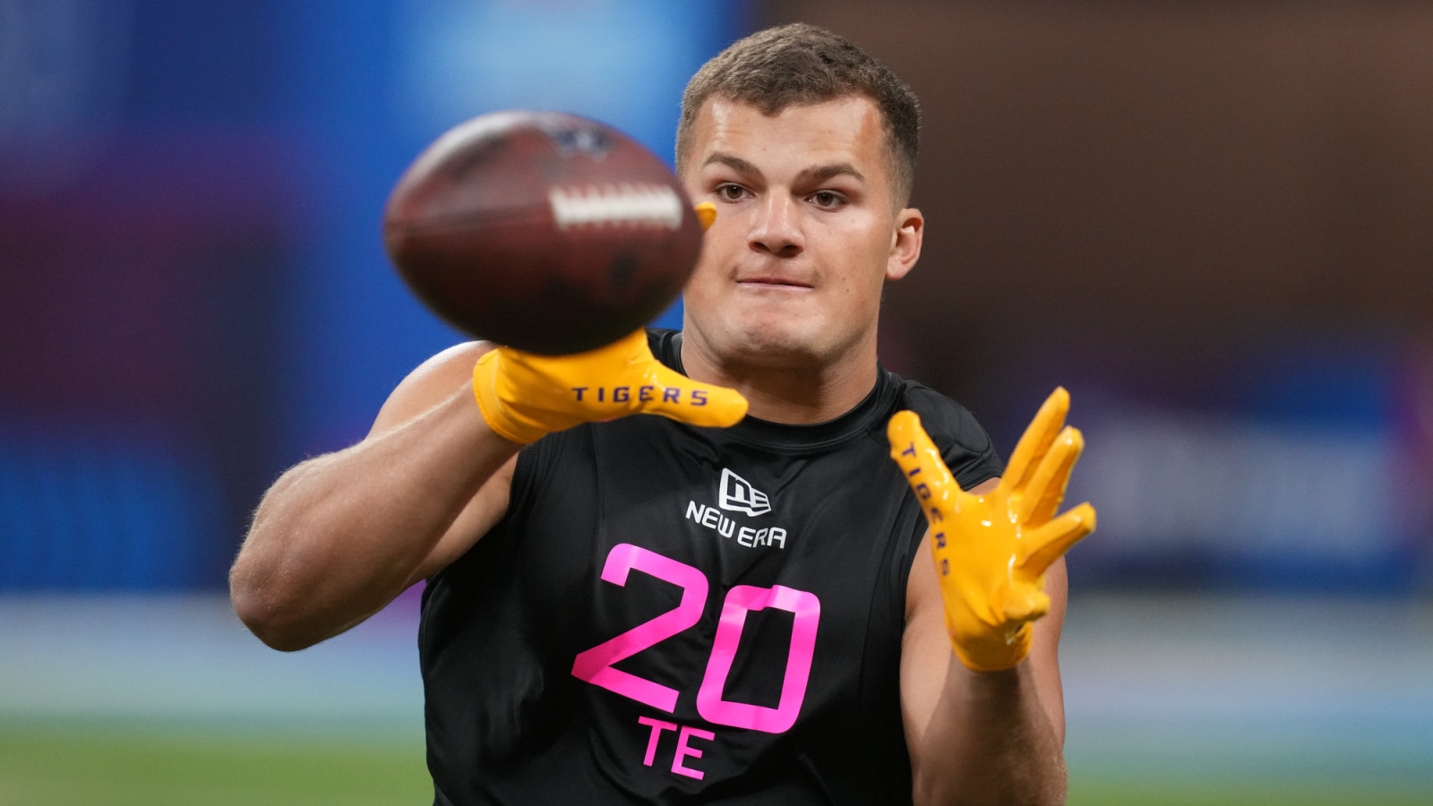 New York Jets TE Mason Taylor goes to bat for Justin Fields | Yardbarker