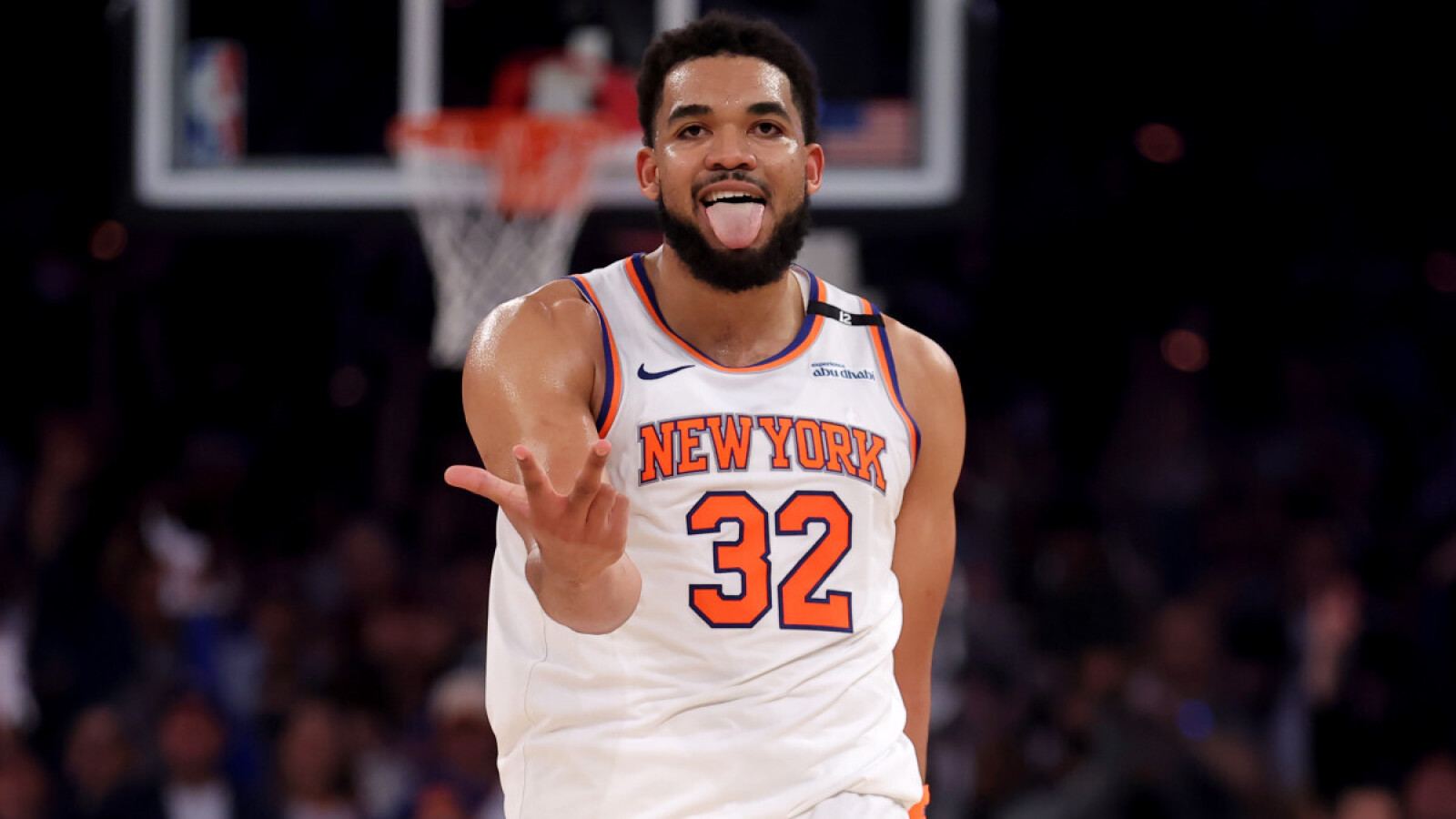Knicks predicted to trade KAT for $222M duo in three-team deal | Yardbarker
