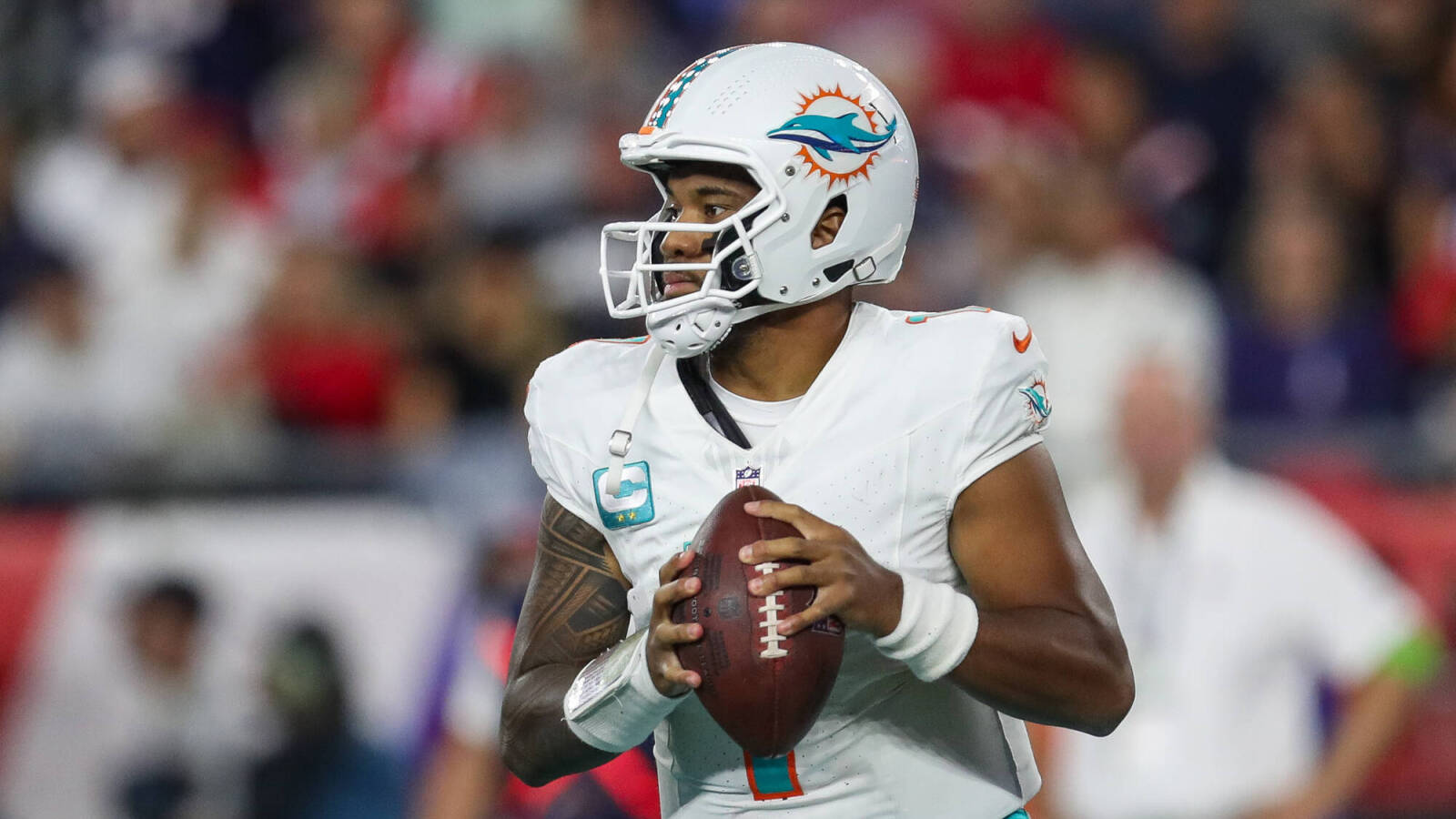 Tua Tagovailoa earns an NFL honor no Dolphin has achieved in 30 years ...