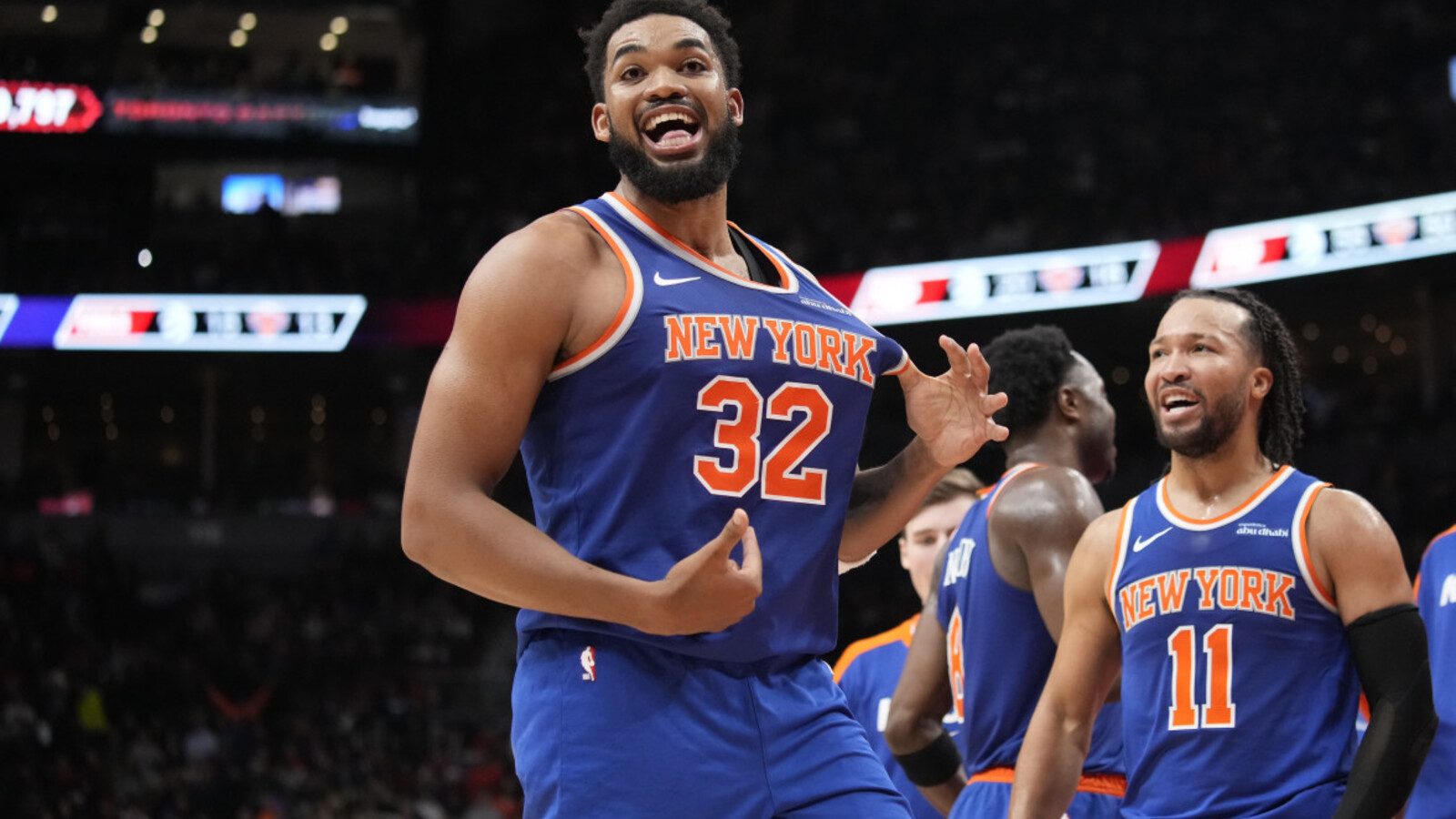 Karl-Anthony Towns Exits Knicks' Matchup Against Celtics With Injury | Yardbarker