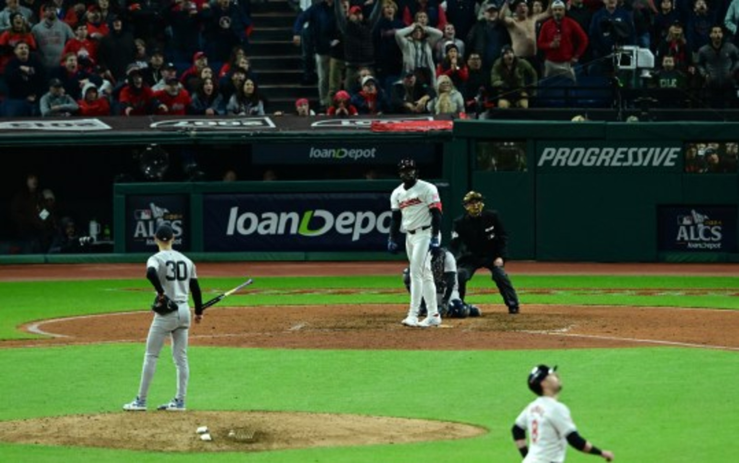 Yankees 3-player mock trade brings playoff rival to New York | Yardbarker