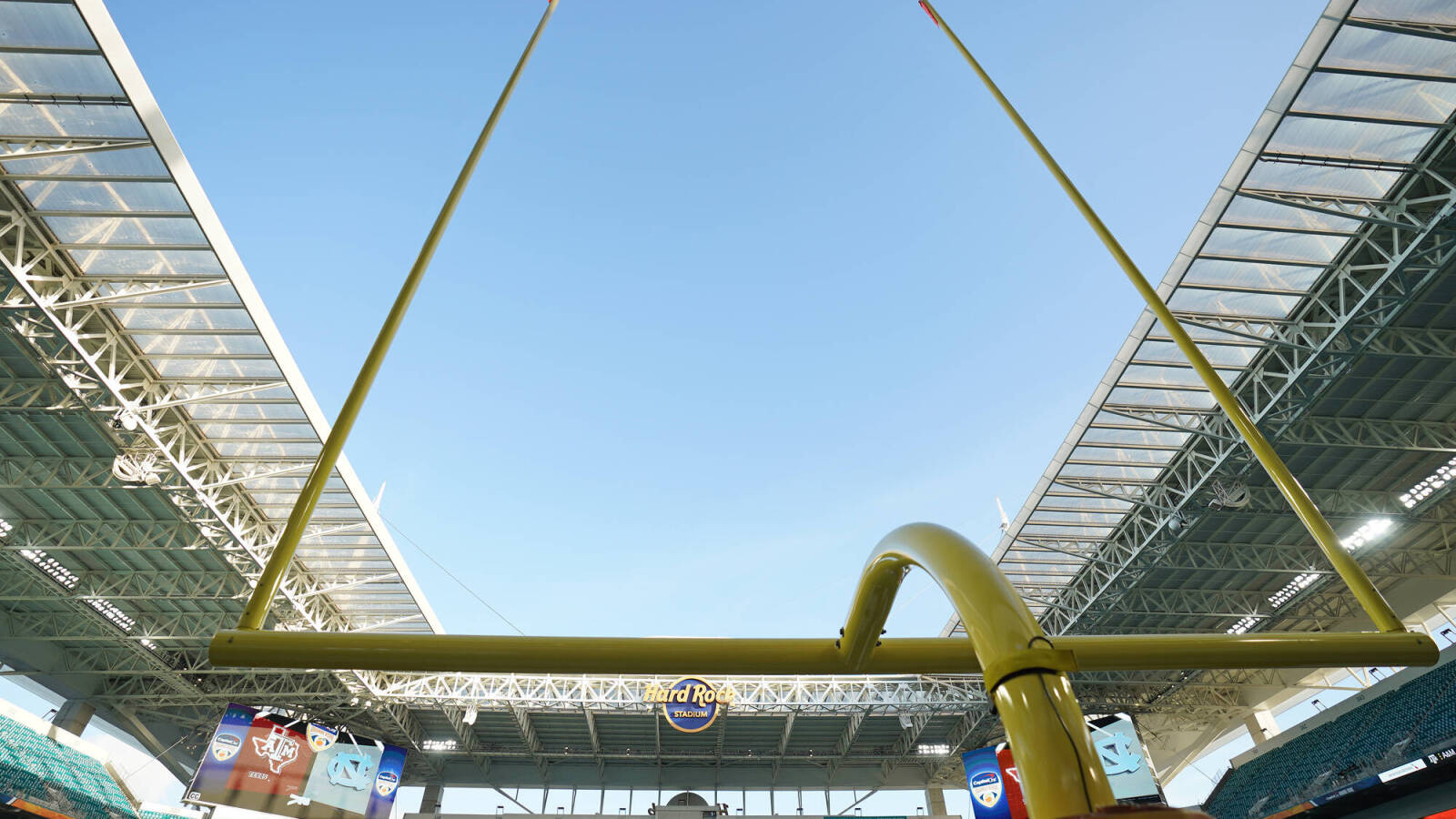 Watch: Star UFL kicker Jake Bates makes 62-yard field-goal attempt ...