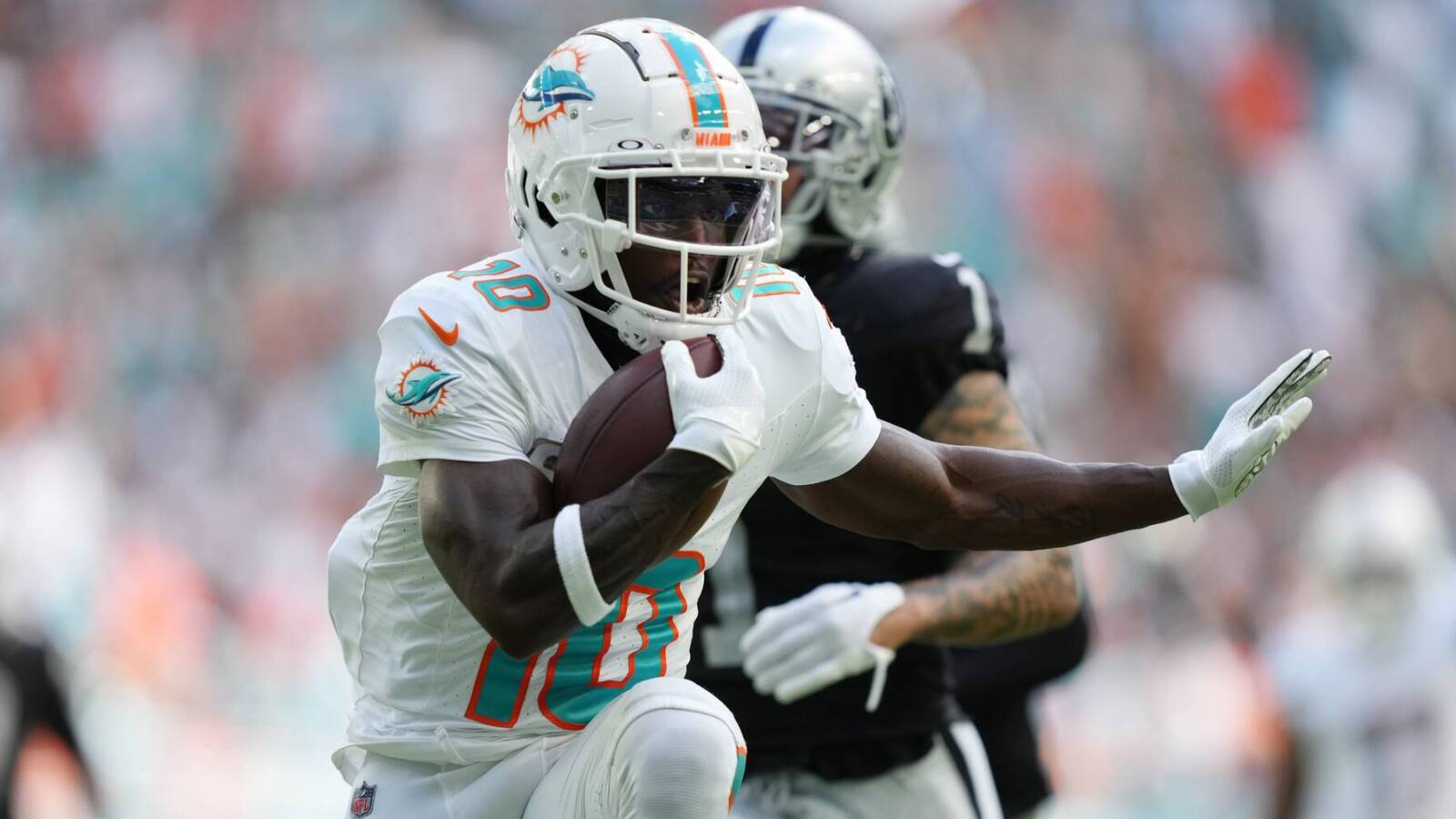 Content creator says NFL revoked his credential over Tyreek Hill video ...