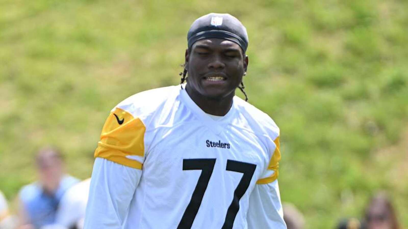 Steelers' Broderick Jones Has Love/Hate Relationship With Aaron Rodgers ...