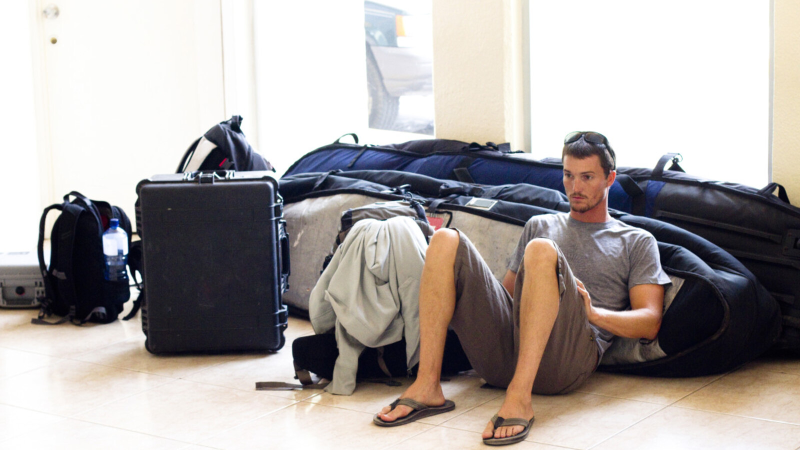 Surfer Has Nightmare Boardbag Debacle with Airlines (Video) | Yardbarker