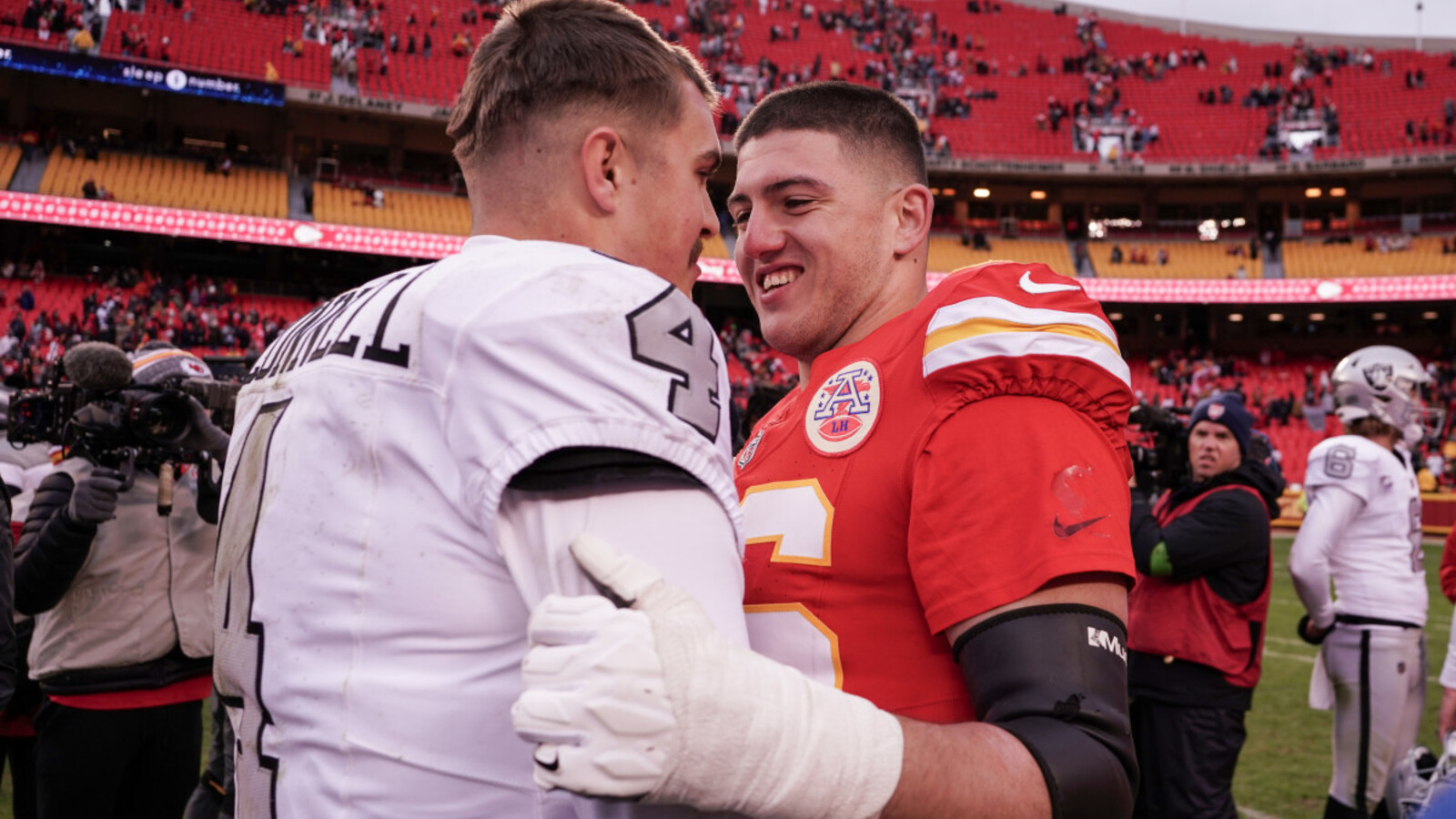 Chiefs' defense made Raiders HC Antonio Pierce give his QB backhanded compliment | Yardbarker