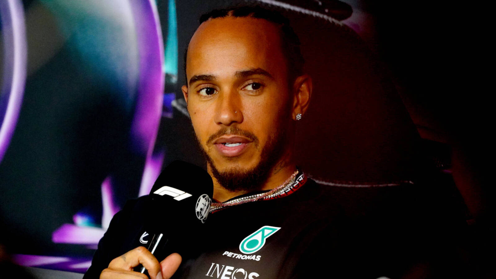 Watch: Lewis Hamilton tries NFL flavors in Broncos' schedule release ...