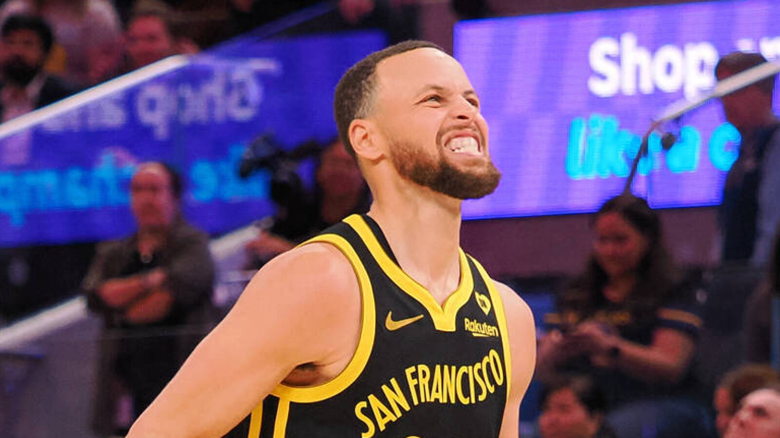 Steph Curry exits game with scary ankle injury | Yardbarker