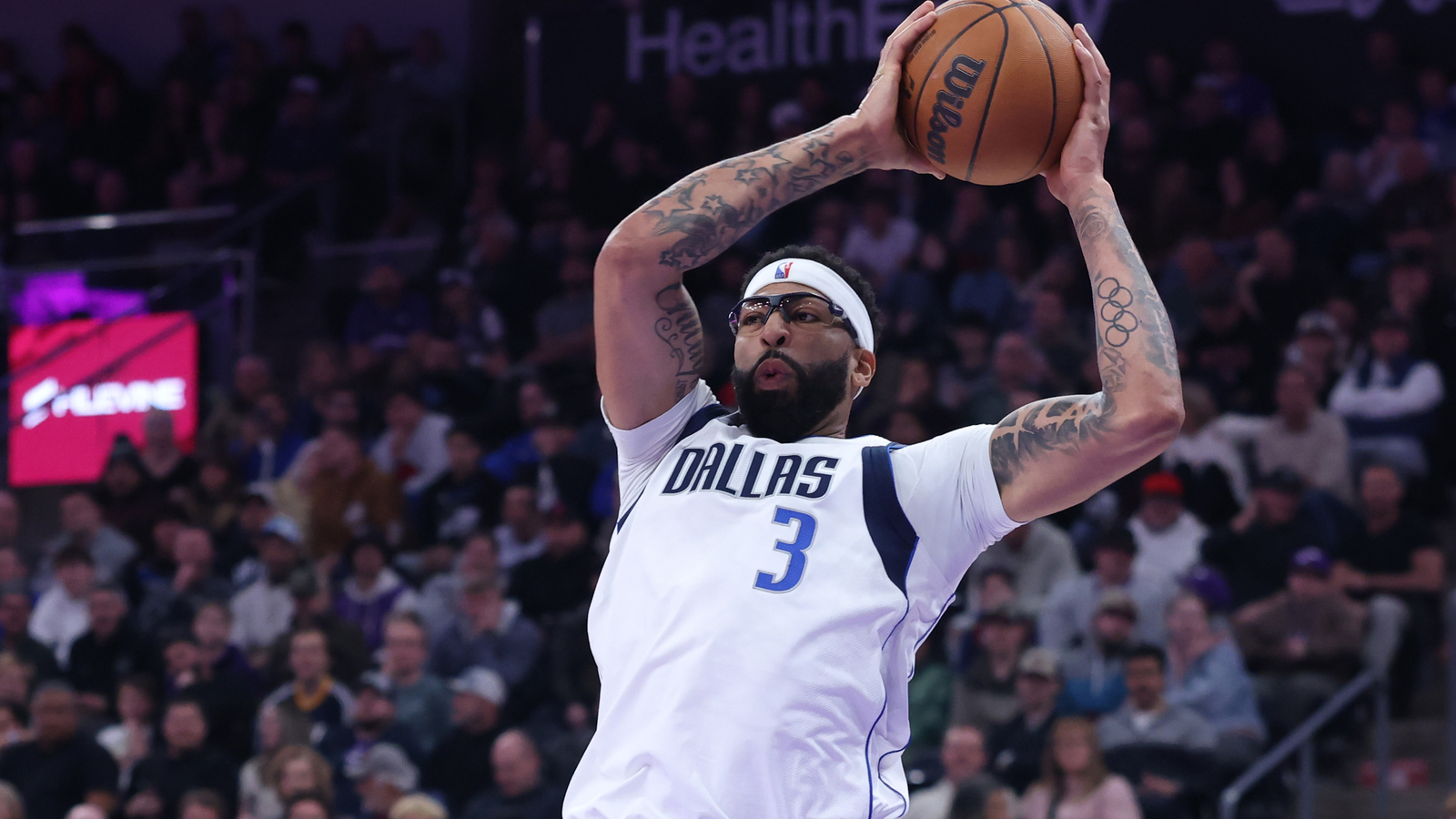 Dallas Mavericks Announce Anthony Davis Sustained Ligament Damage In ...