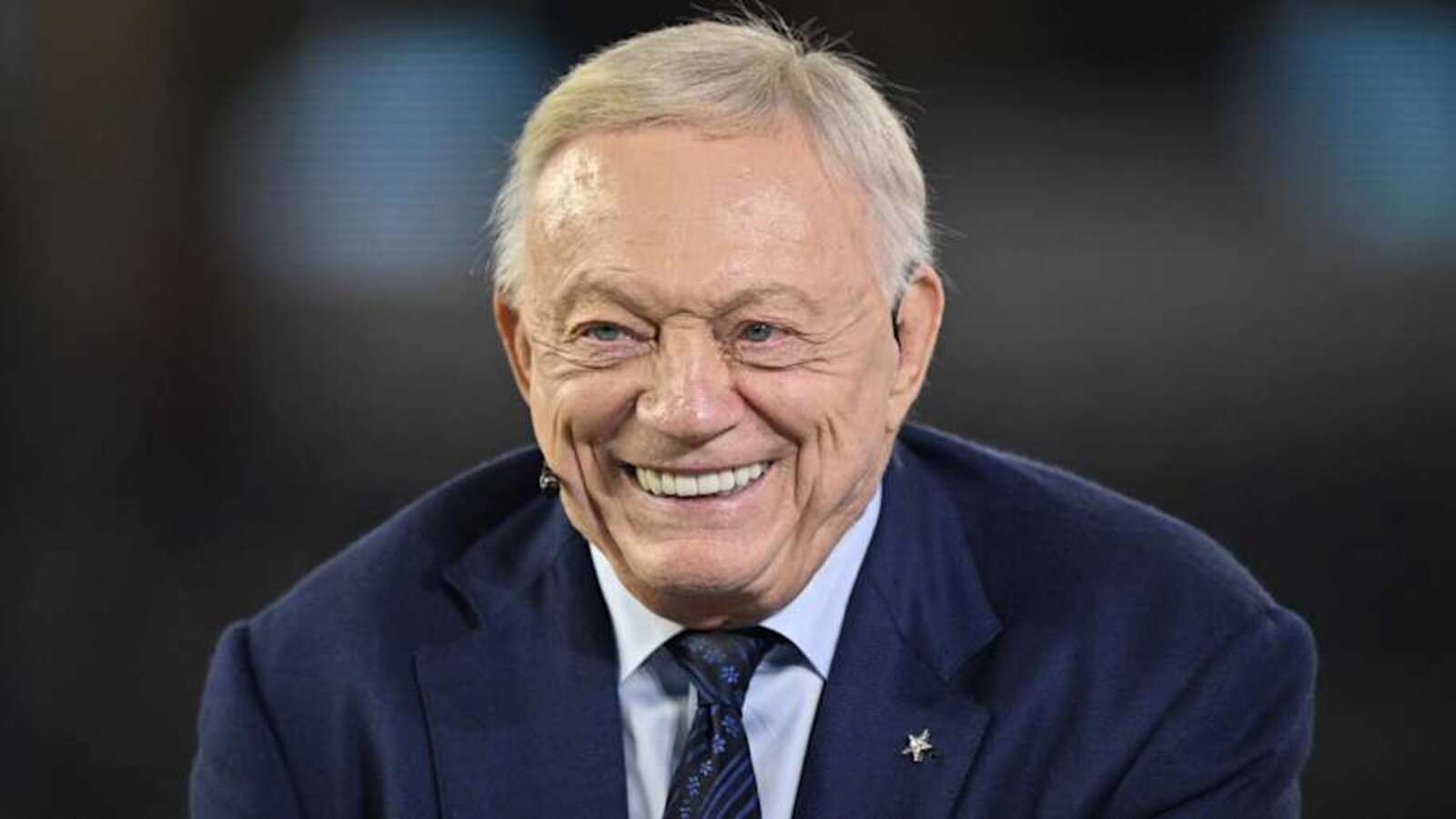 Jerry Jones unable to explain Cowboys LB's mysterious Christmas absence ...