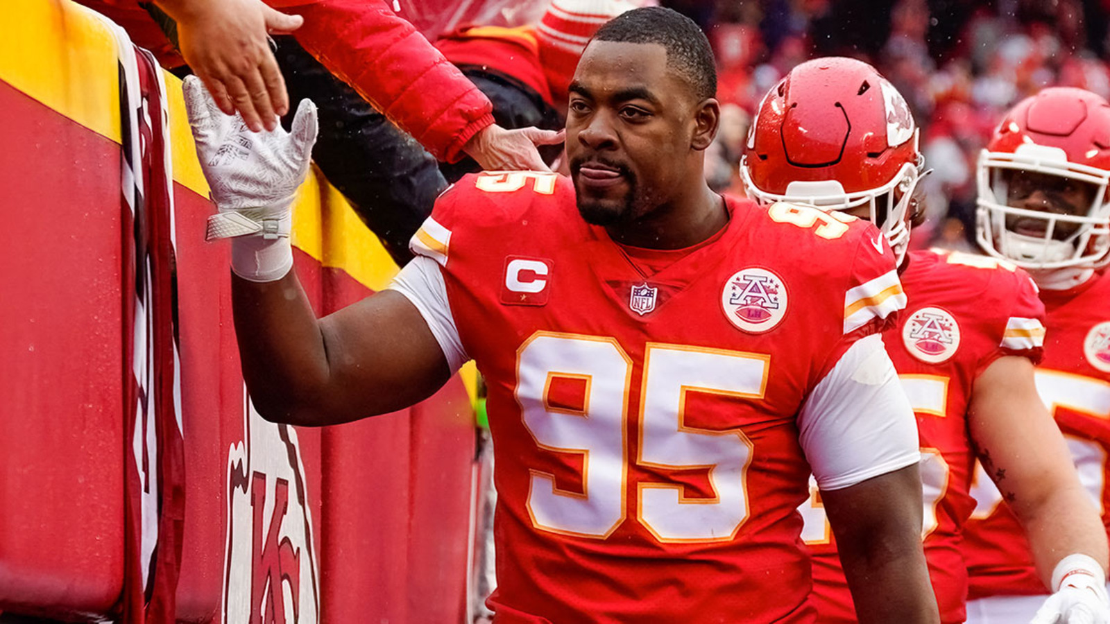 Chris Jones injury update: Chiefs star DL’s status revealed after leaving Texans game | Yardbarker