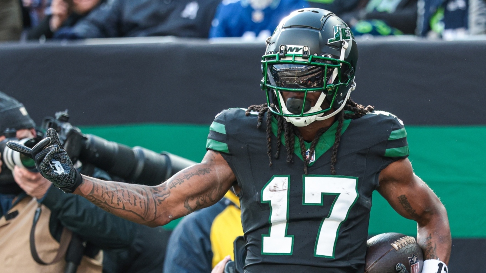 2025 NFL free agency: Davante Adams signs massive two-year deal with ...