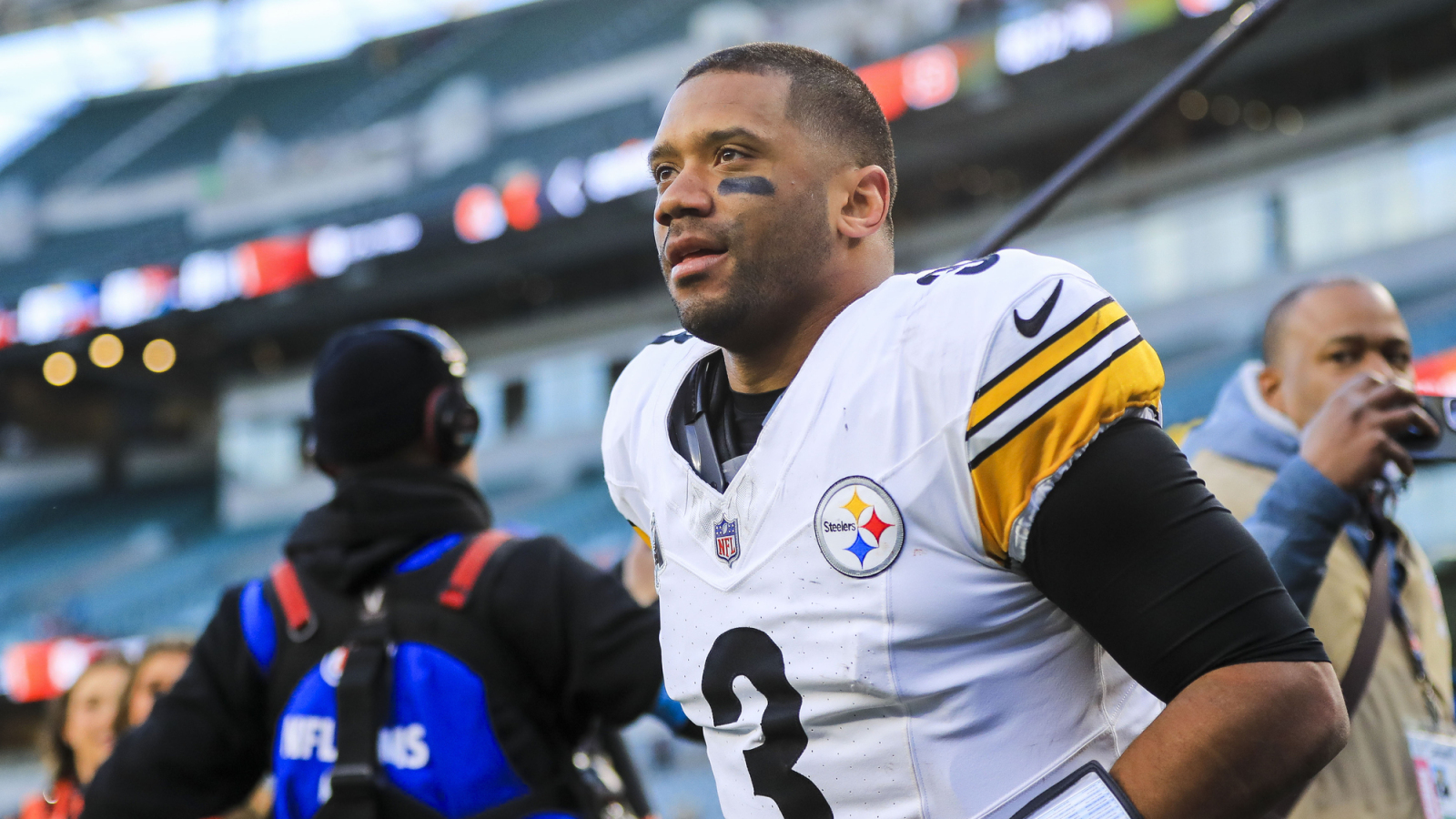 Steelers' Russell Wilson Presents Big Red Flags To Kurt Warner | Yardbarker