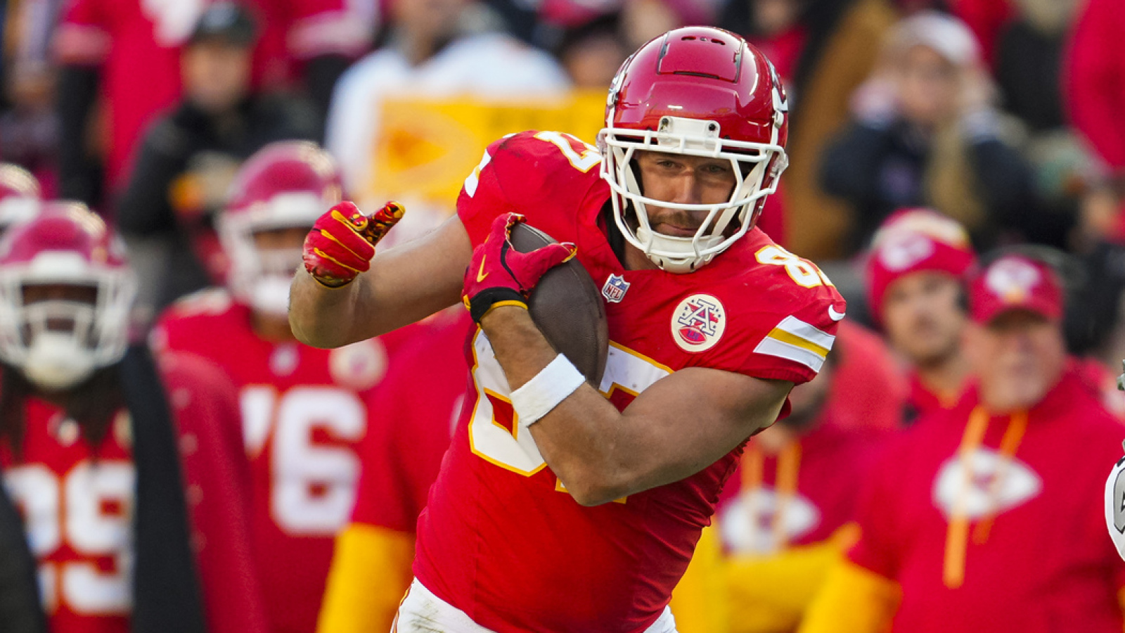 Watch: Travis Kelce's lateral extends Chiefs' TD drive | Yardbarker