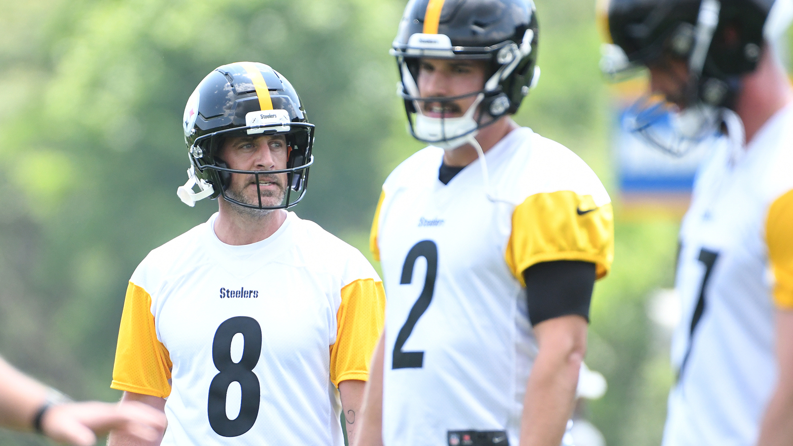 Steelers' Mason Rudolph Got Called Out For 'Glazing' Aaron Rodgers In ...