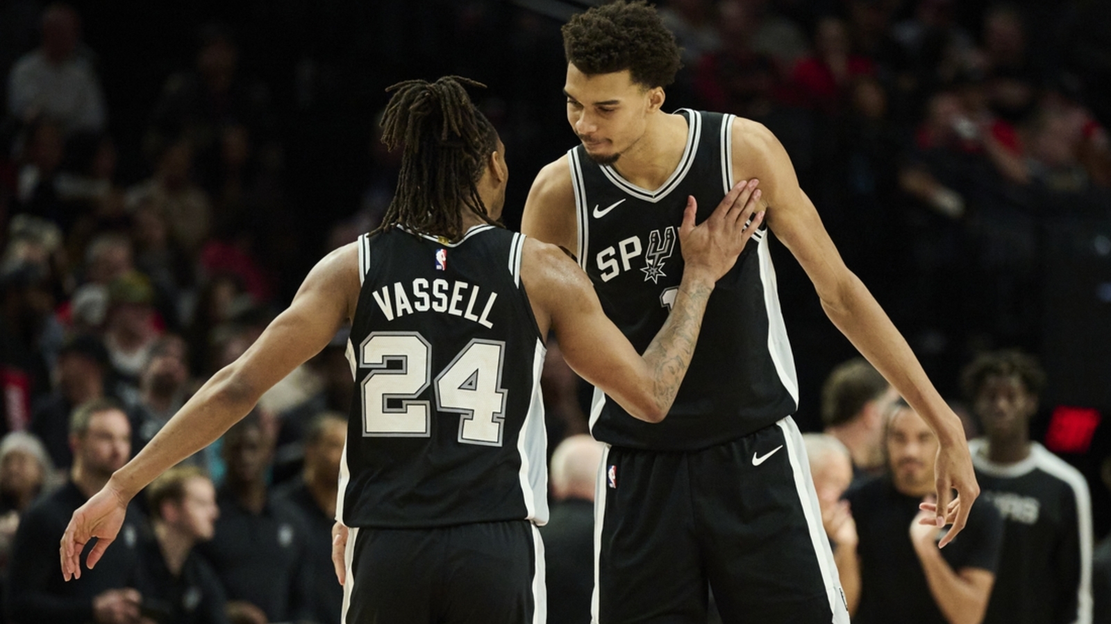NBA roundup: Spurs rally from 17 down to edge Blazers | Yardbarker