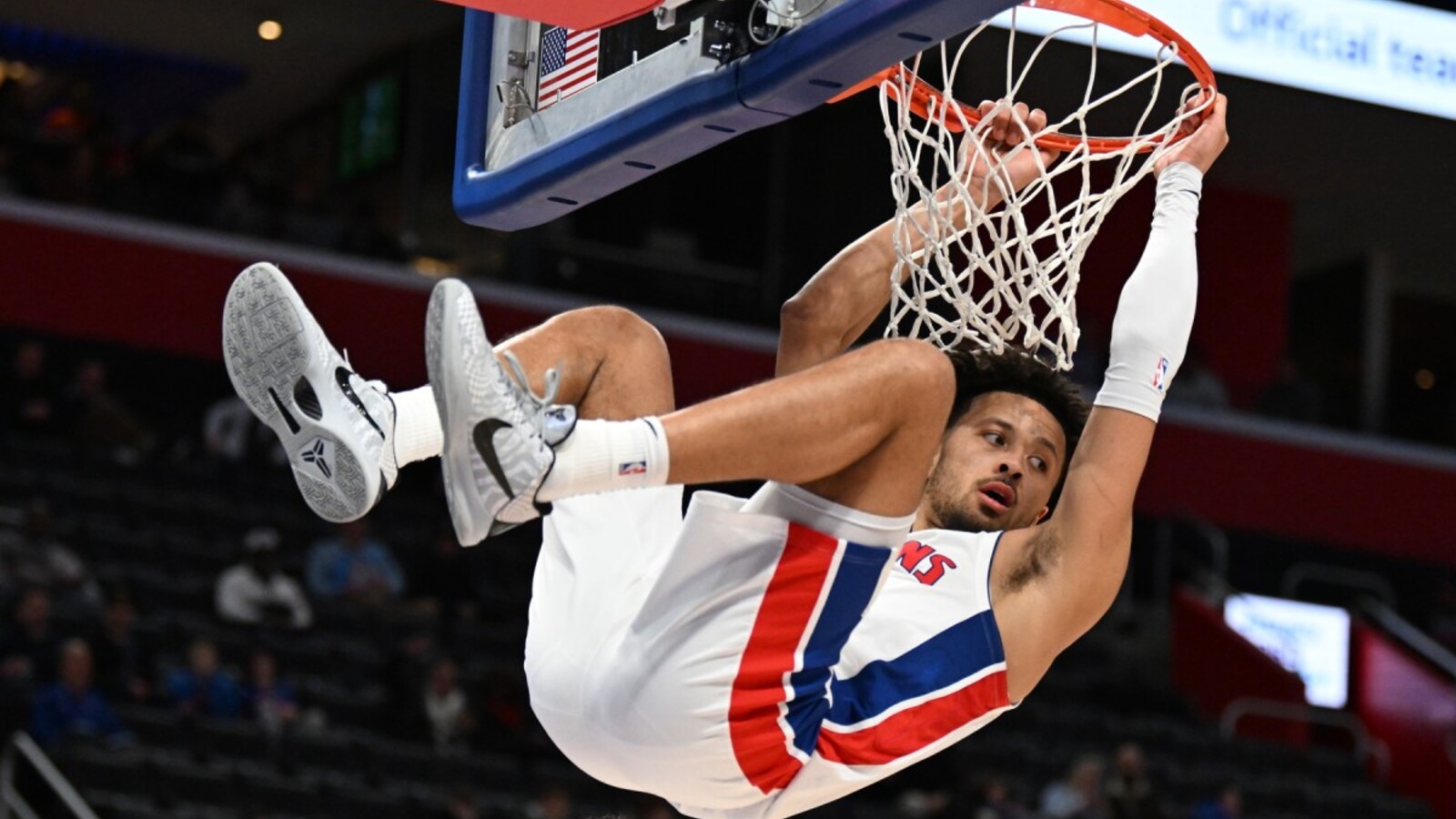 Cade Cunningham Throws Down Poster Dunk In Pistons-Heat Game | Yardbarker