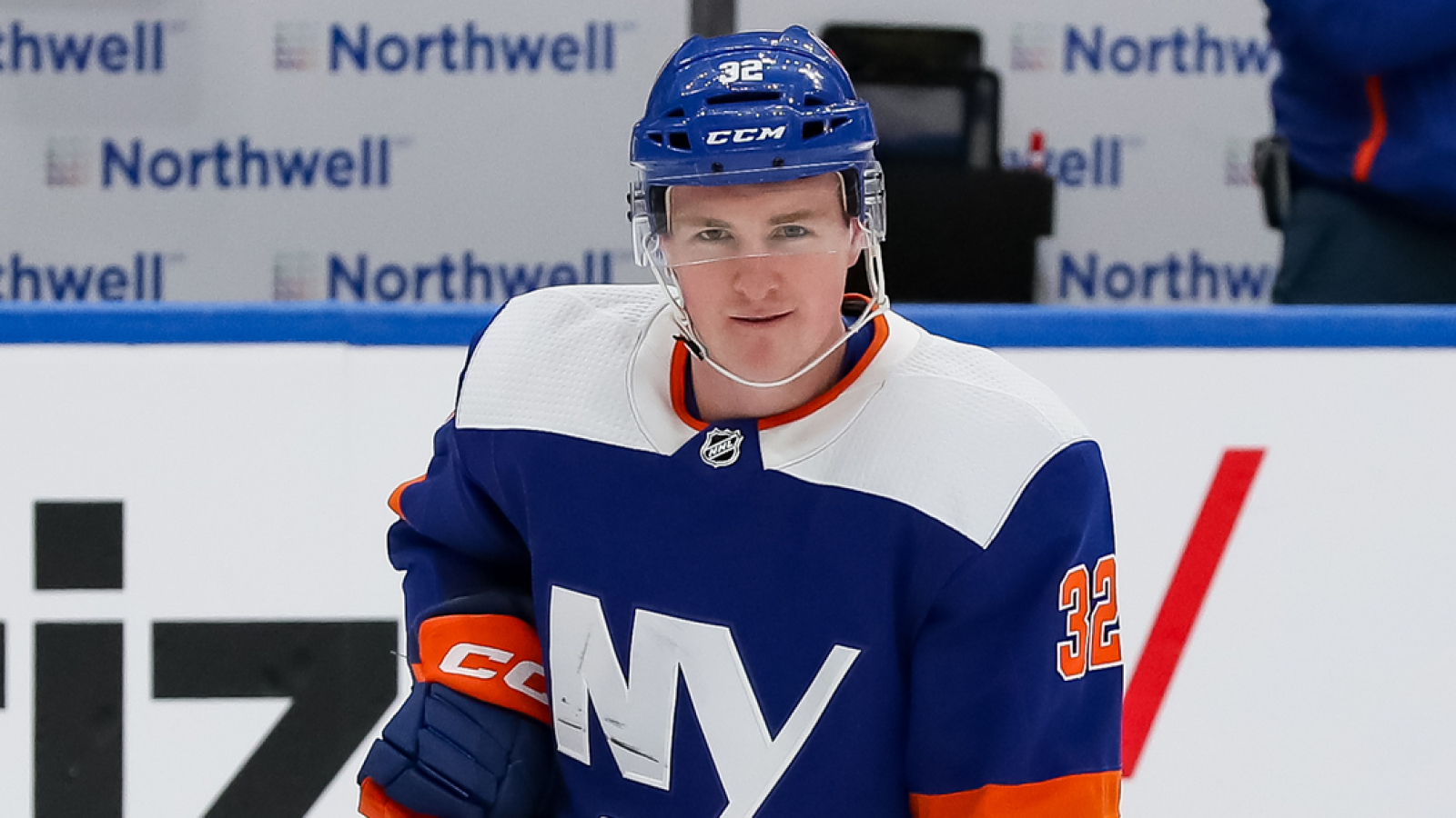 Islanders sign young forward to three-year extension | Yardbarker