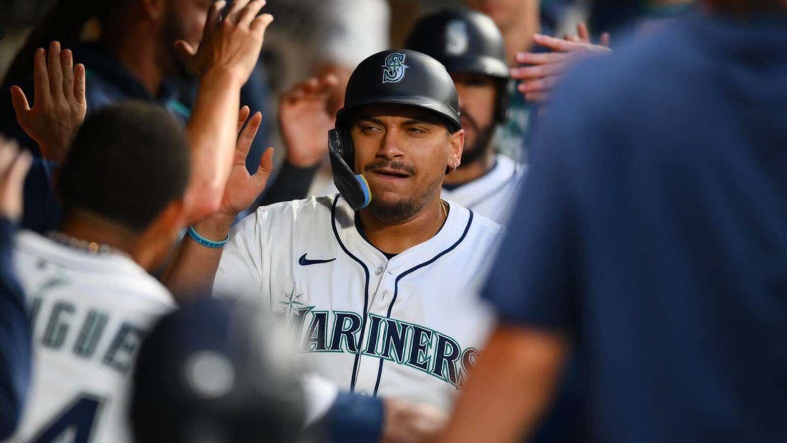 Mariners 1B Josh Naylor leaves with injury vs. White Sox | Yardbarker