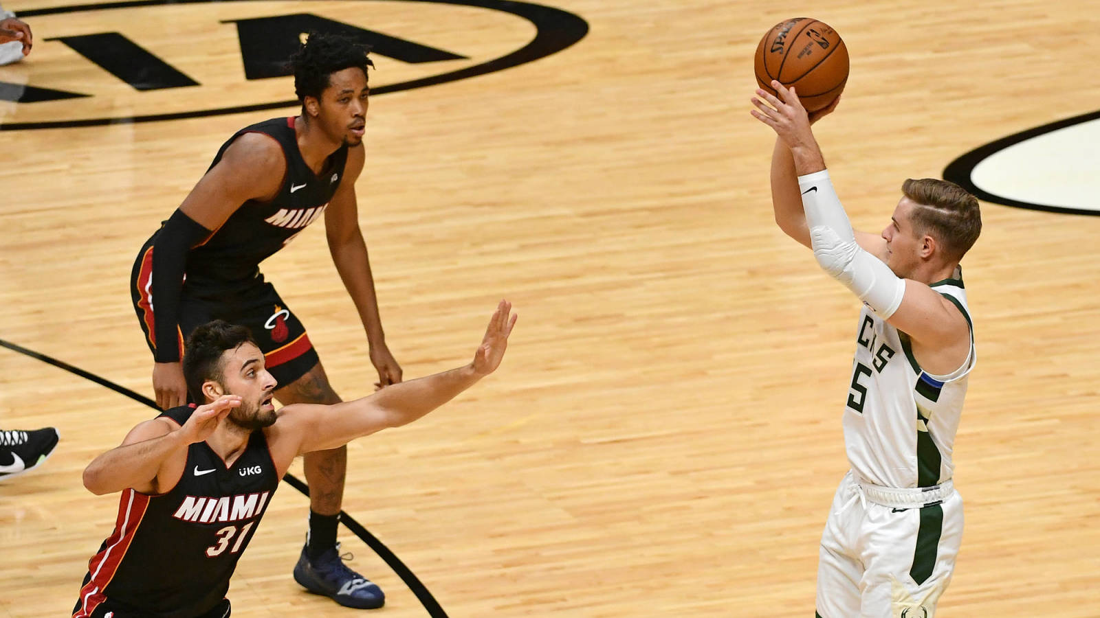 Bucks set NBA three-point record in blowout of Heat | Yardbarker