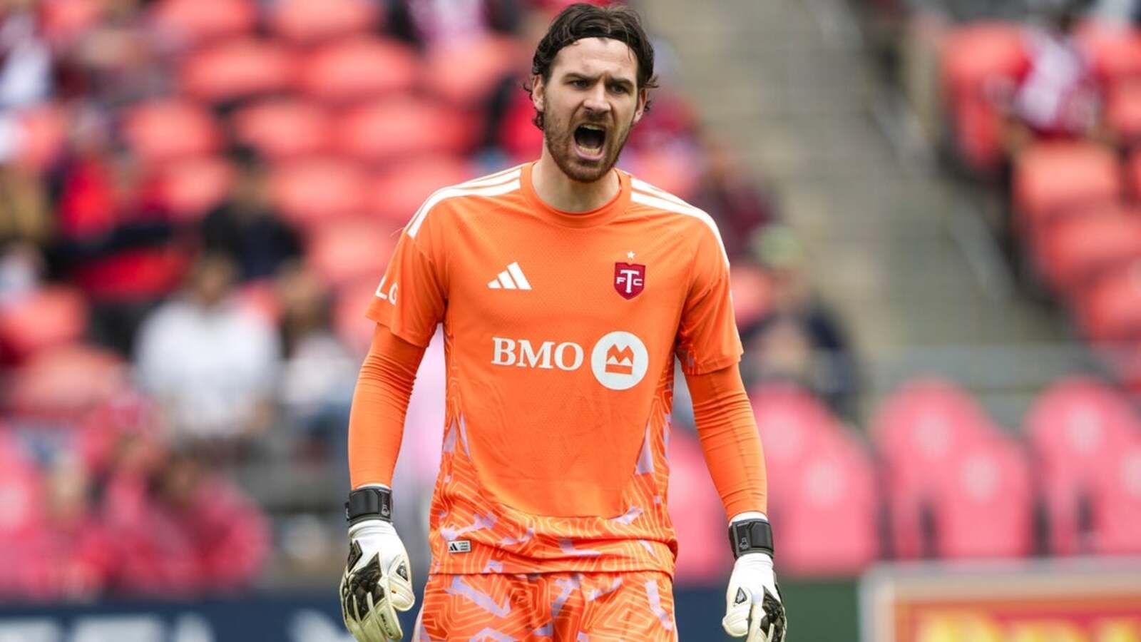 Dramatic goalkeeper goal earns Toronto FC draw with Philadelphia ...