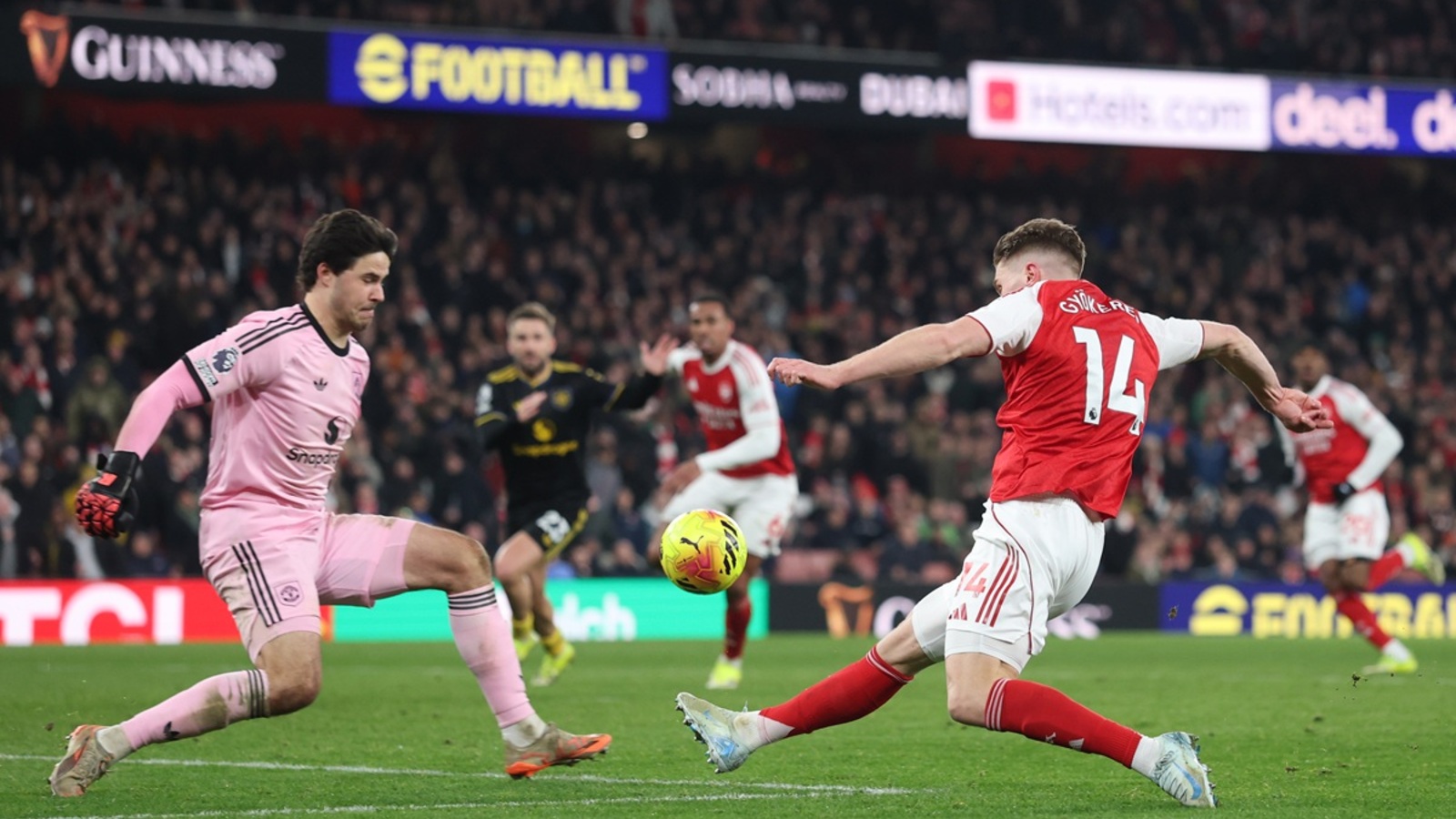 Michael Owen does not think we should judge Viktor Gyokeres by just one ...