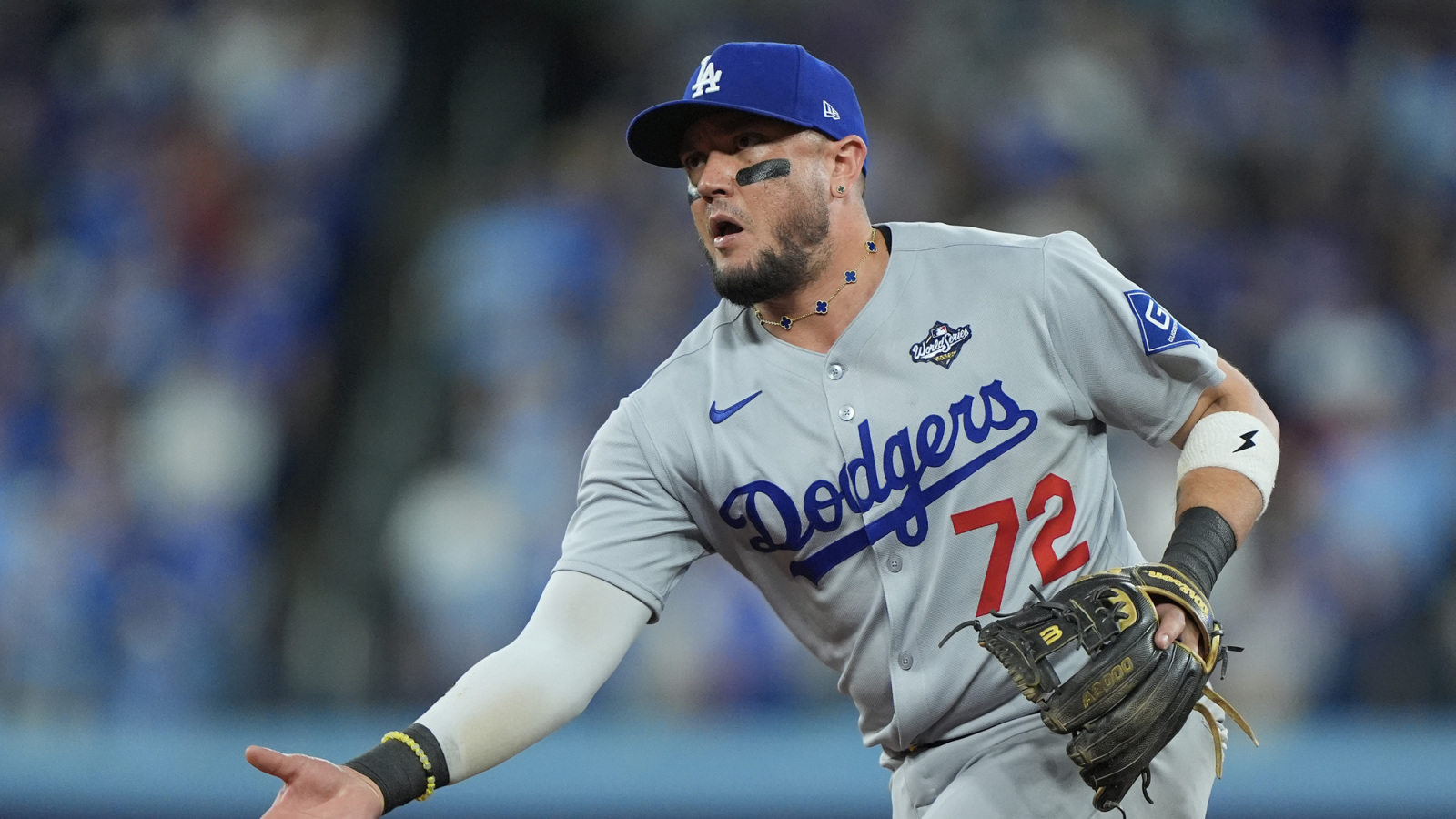 Dodgers bring back a World Series hero | Yardbarker