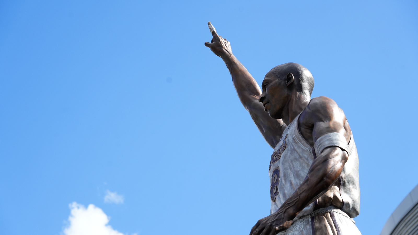 Watch: Kobe Bryant statue includes several spelling errors | Yardbarker