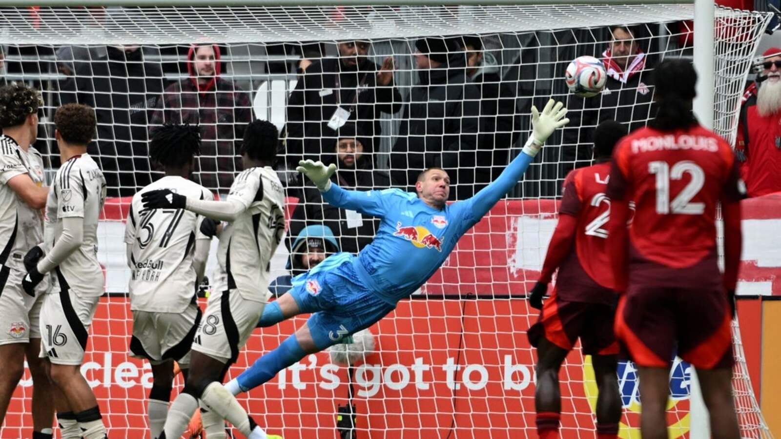 Eric Maxim Choupo-Moting scores late, as Red Bulls draw Toronto FC ...