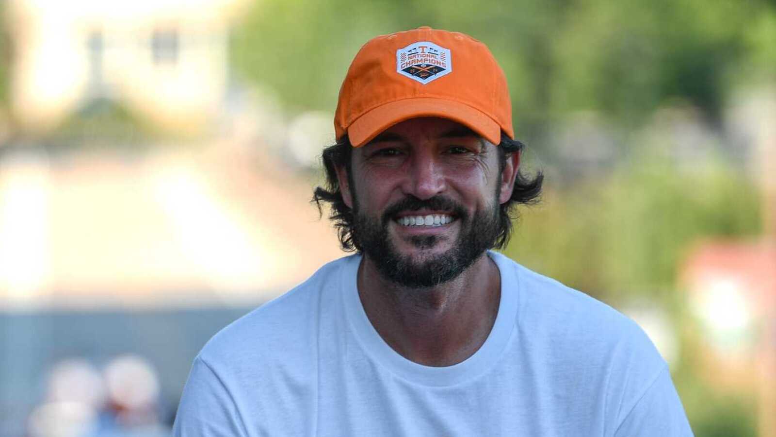 Vitello gets hero’s welcome after leading Tennessee to title | Yardbarker
