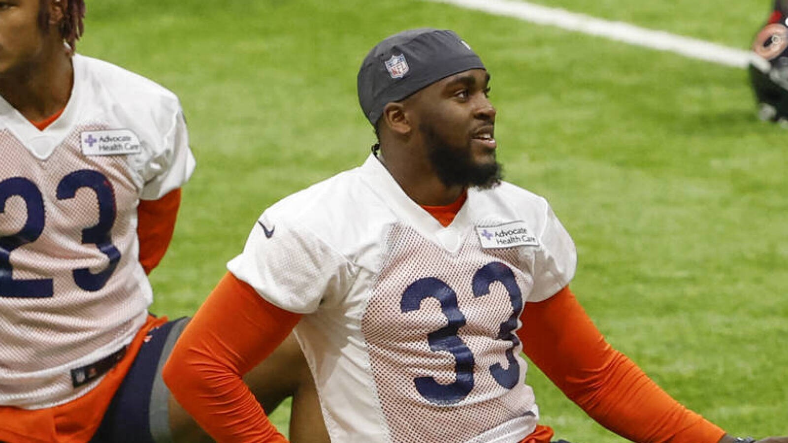 Bears' Johnson loses bet, has to wear cheesehead | Yardbarker