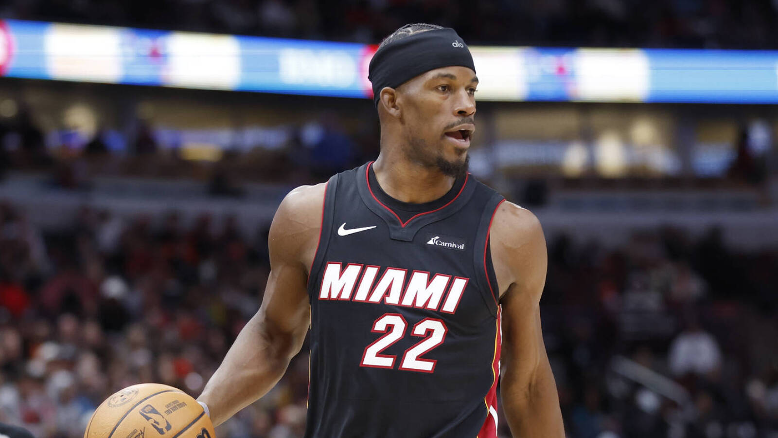 Watch: Heat star Jimmy Butler breaks out sky hook | Yardbarker