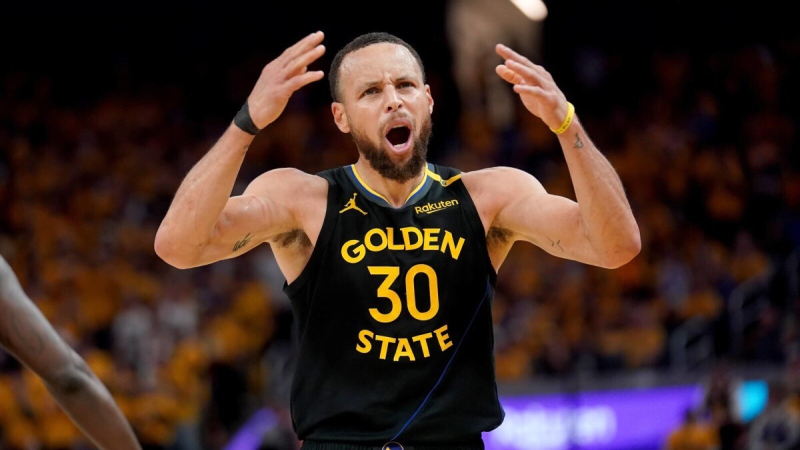 Doctor Provides Grim Stephen Curry Hamstring Strain Scenarios | Yardbarker