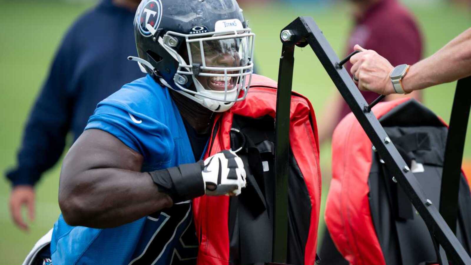 Pro Football Focus embarrasses itself with horrendous Tennessee Titans ...