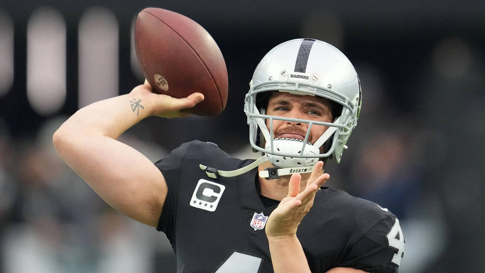 Analyst names best landing spot for Derek Carr | Yardbarker