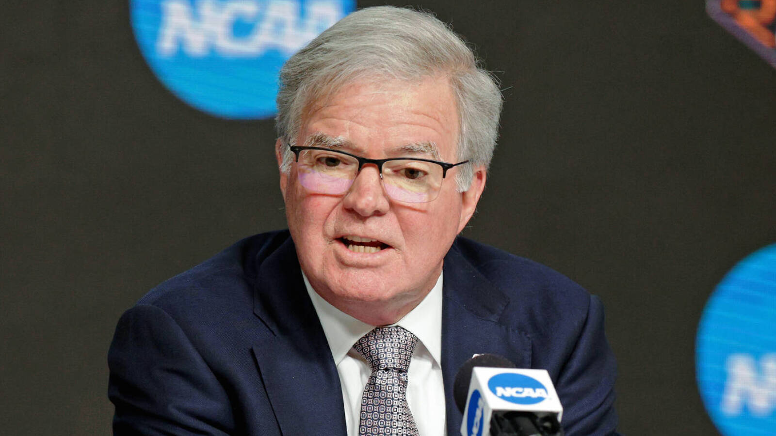 Mark Emmert's tenure as NCAA president ends in near-universal disdain ...