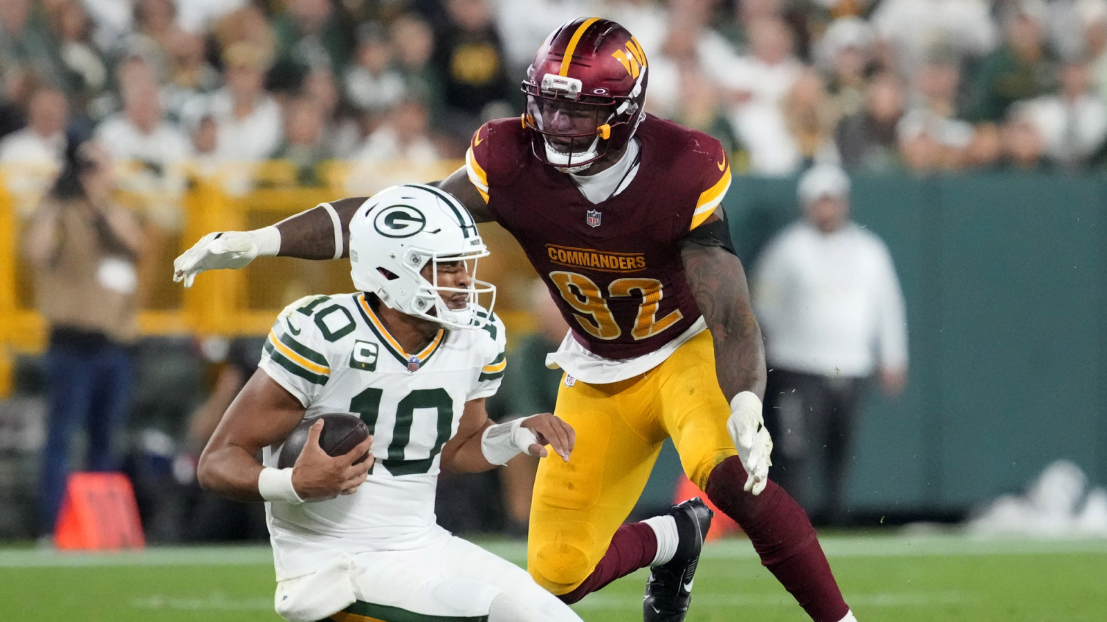 Commanders DE out for season due to knee injury | Yardbarker