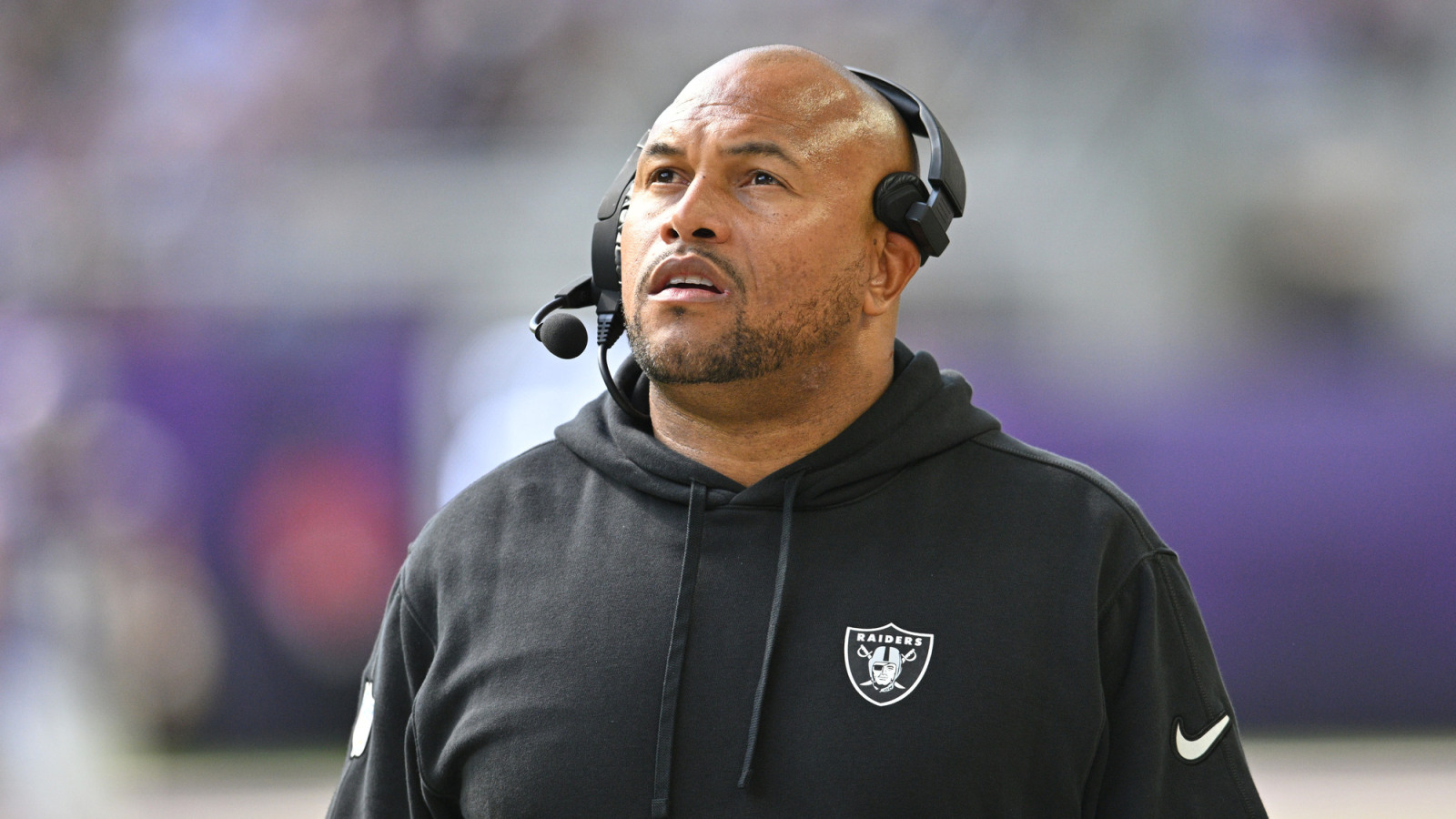 Raiders' Antonio Pierce has timeline for naming starting QB | Yardbarker